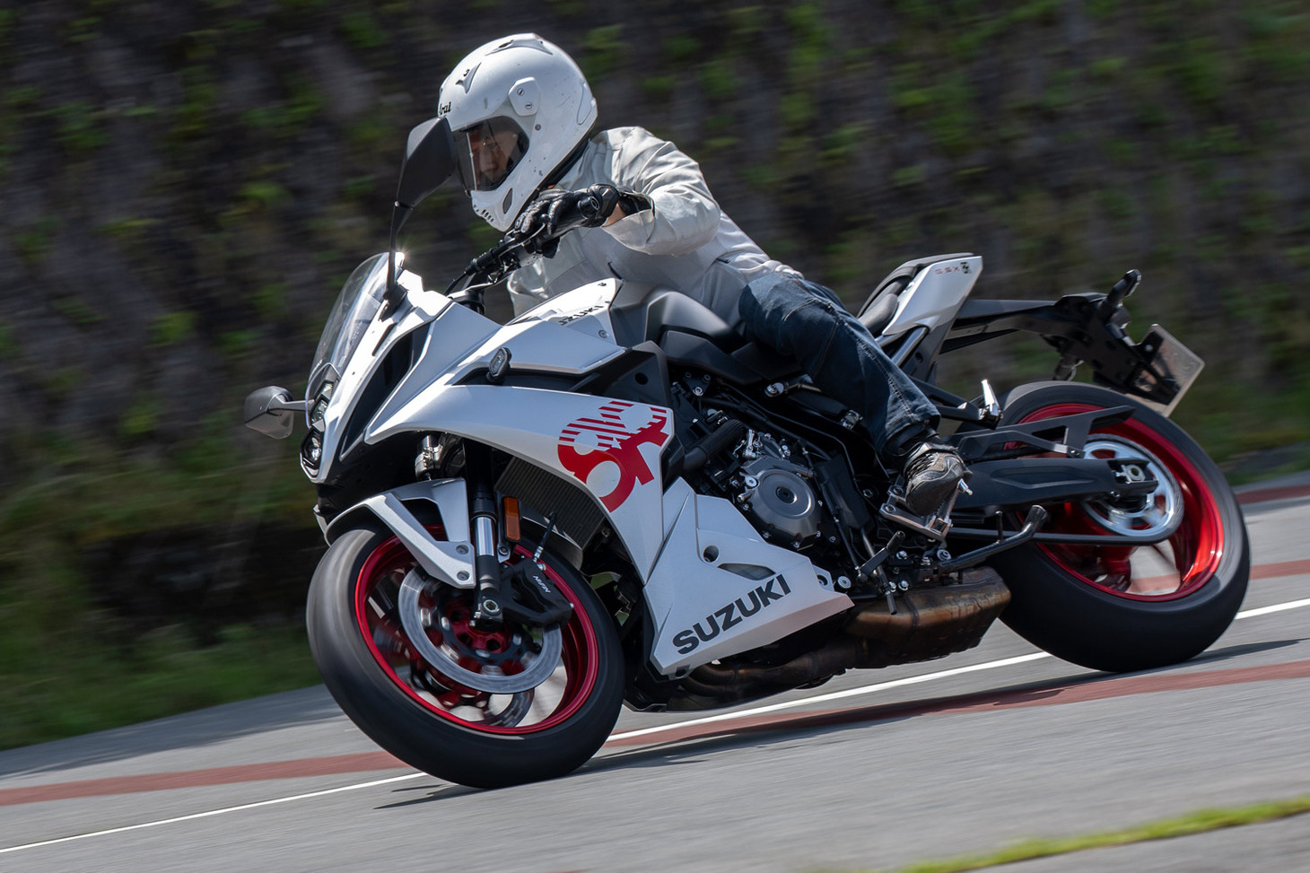 スズキGSX-8R（6MT）【レビュー】 の画像13枚 - webCG