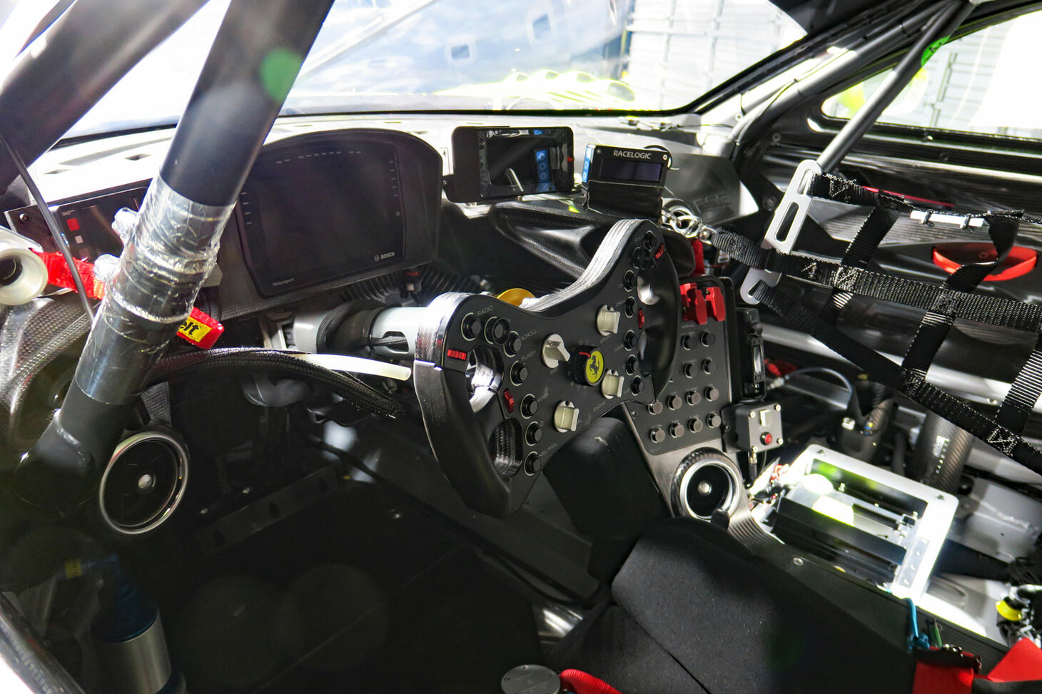 フェラーリが新型レーシングカー「296GT3」を日本初公開 【ニュース】 の画像8枚 - webCG