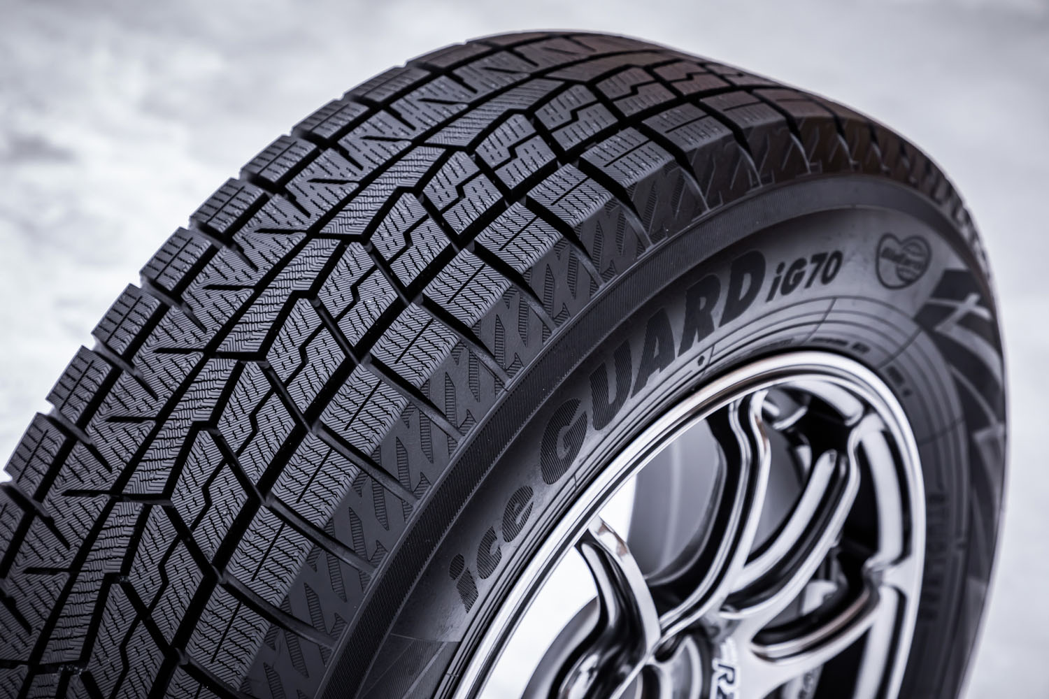 YOKOHAMA iceGUARD 7の歴代最強性能は氷上・雪上だけではなかった 【2022-2023 Winter webCGタイヤセレクション＜AD＞】 - webCG
