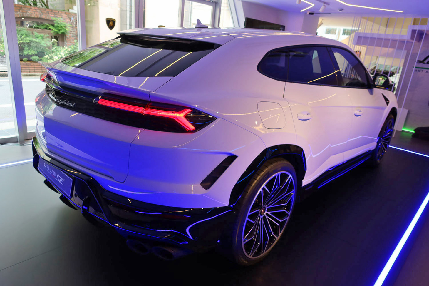 ランボルギーニ・ウルスSE 内装・外装など34枚 【画像・写真】 - webCG