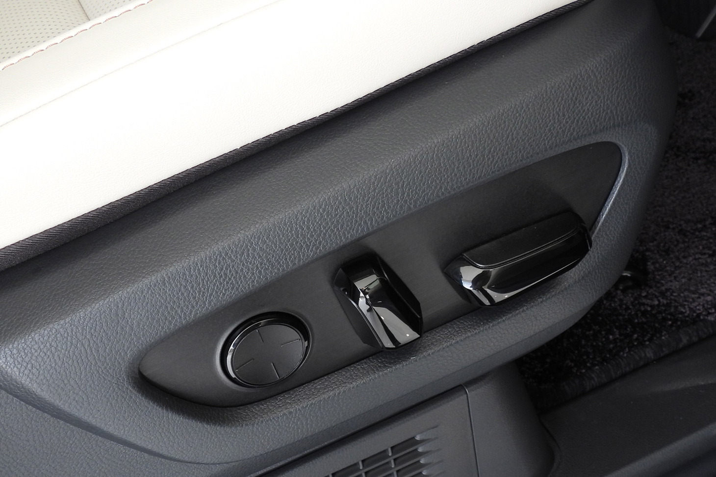 レクサスLM500h“バージョンL” 内装・外装など85枚 【画像・写真】 - webCG