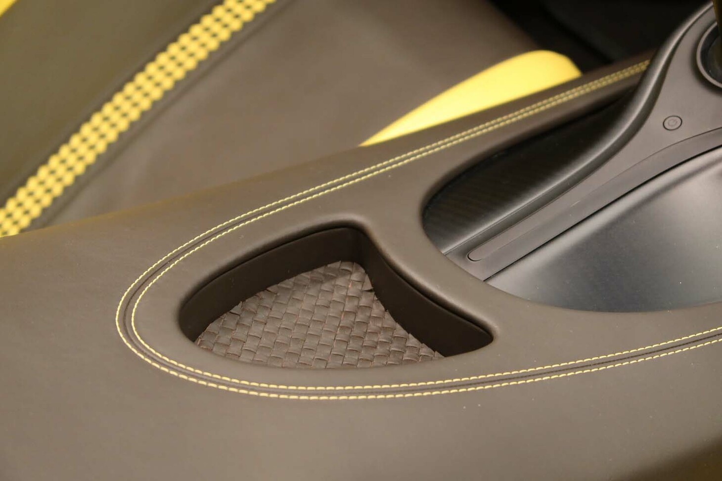 ブガッティW16ミストラル 内装・外装など50枚 【画像・写真】 - webCG