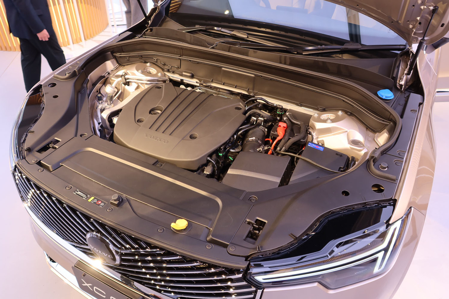 ボルボXC90 T8 AWDプラグインハイブリッド／XC90プラスB5 AWD 内装・外装など44枚 【画像・写真】 - webCG