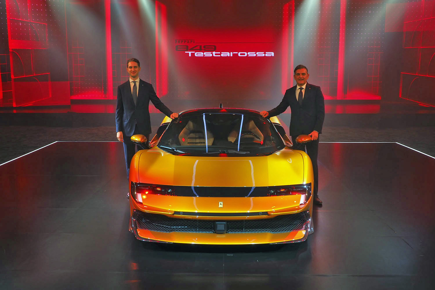 新型「フェラーリ849テスタロッサ」発表イベントの会場から 内装・外装など76枚 【画像・写真】 - webCG