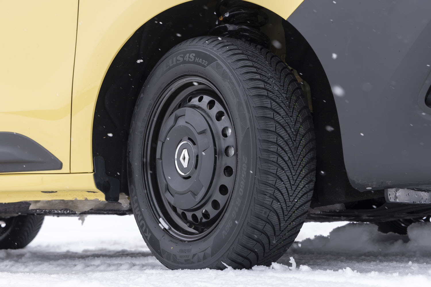 オールシーズンタイヤが人生を広げる 「クムホ・ソルウス4S HA32」という選択 【2024-2025 Winter webCGタイヤセレクション＜AD＞】 - webCG