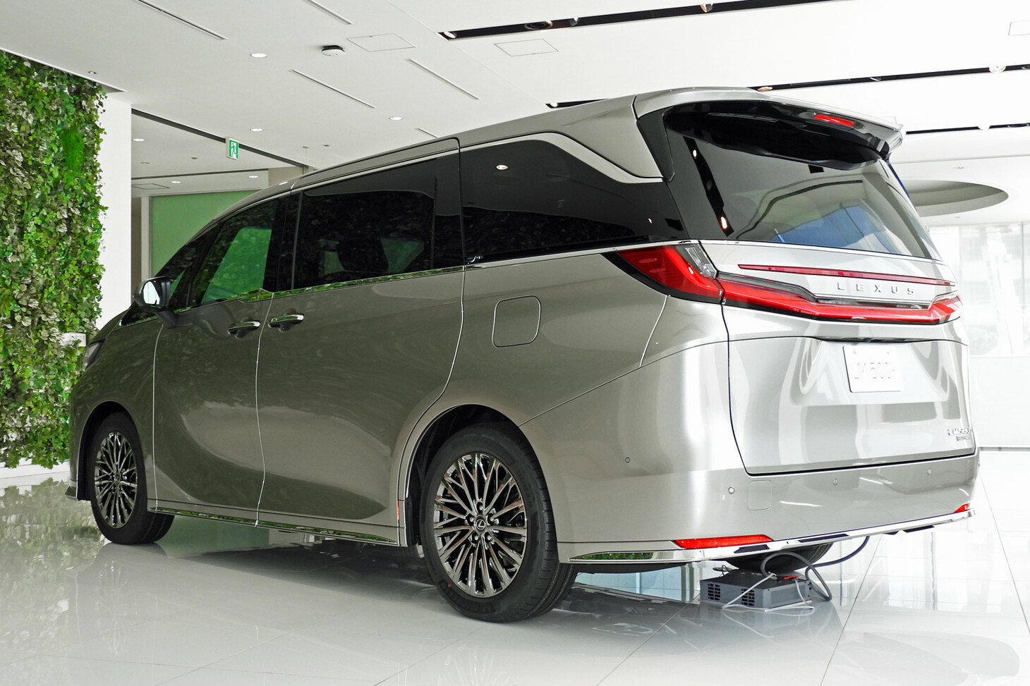 レクサスLM500h“バージョンL” 内装・外装など85枚 【画像・写真】 - webCG