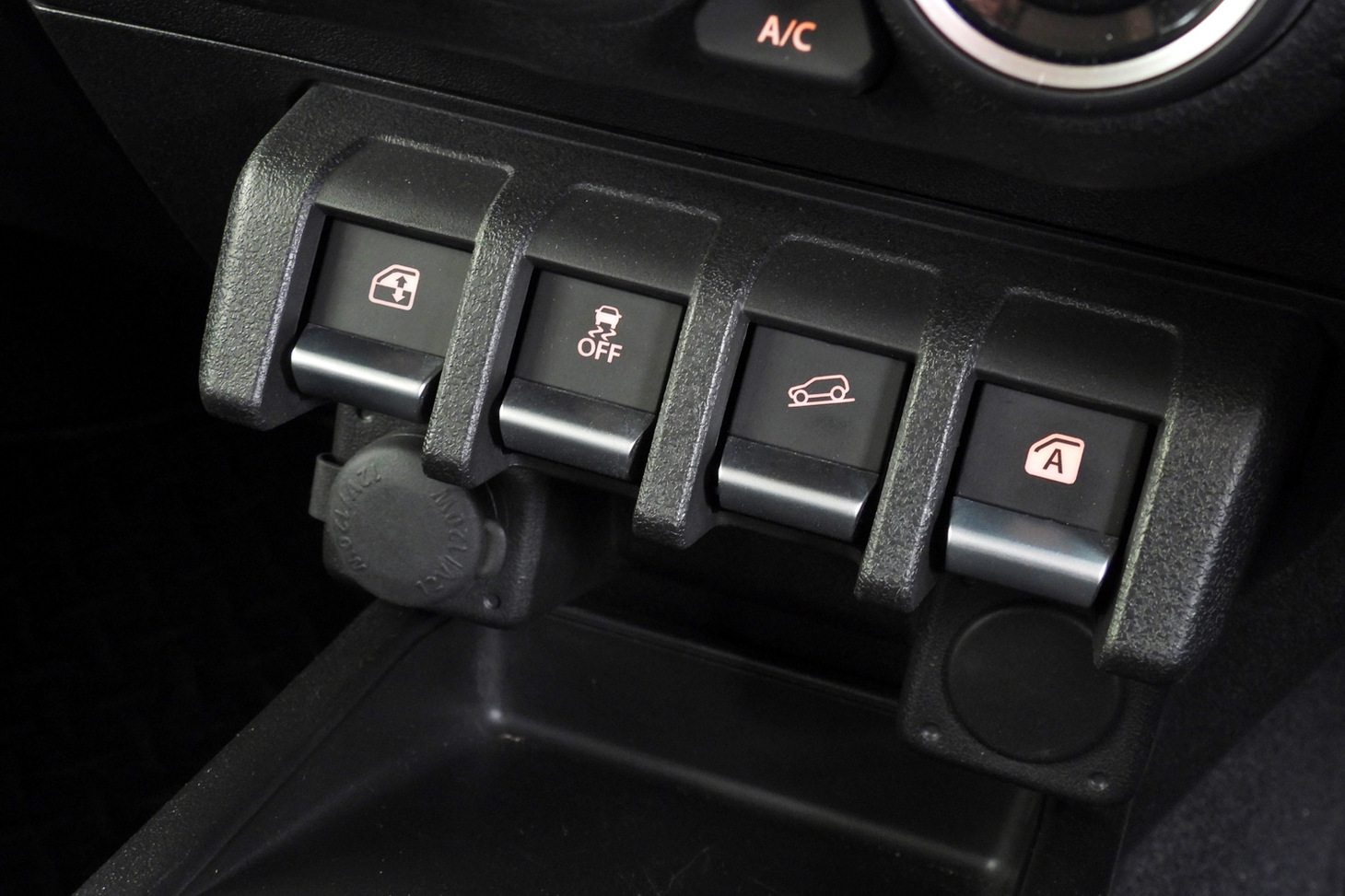 スズキ・ジムニー ノマド 内装・外装など104枚 【画像・写真】 - webCG