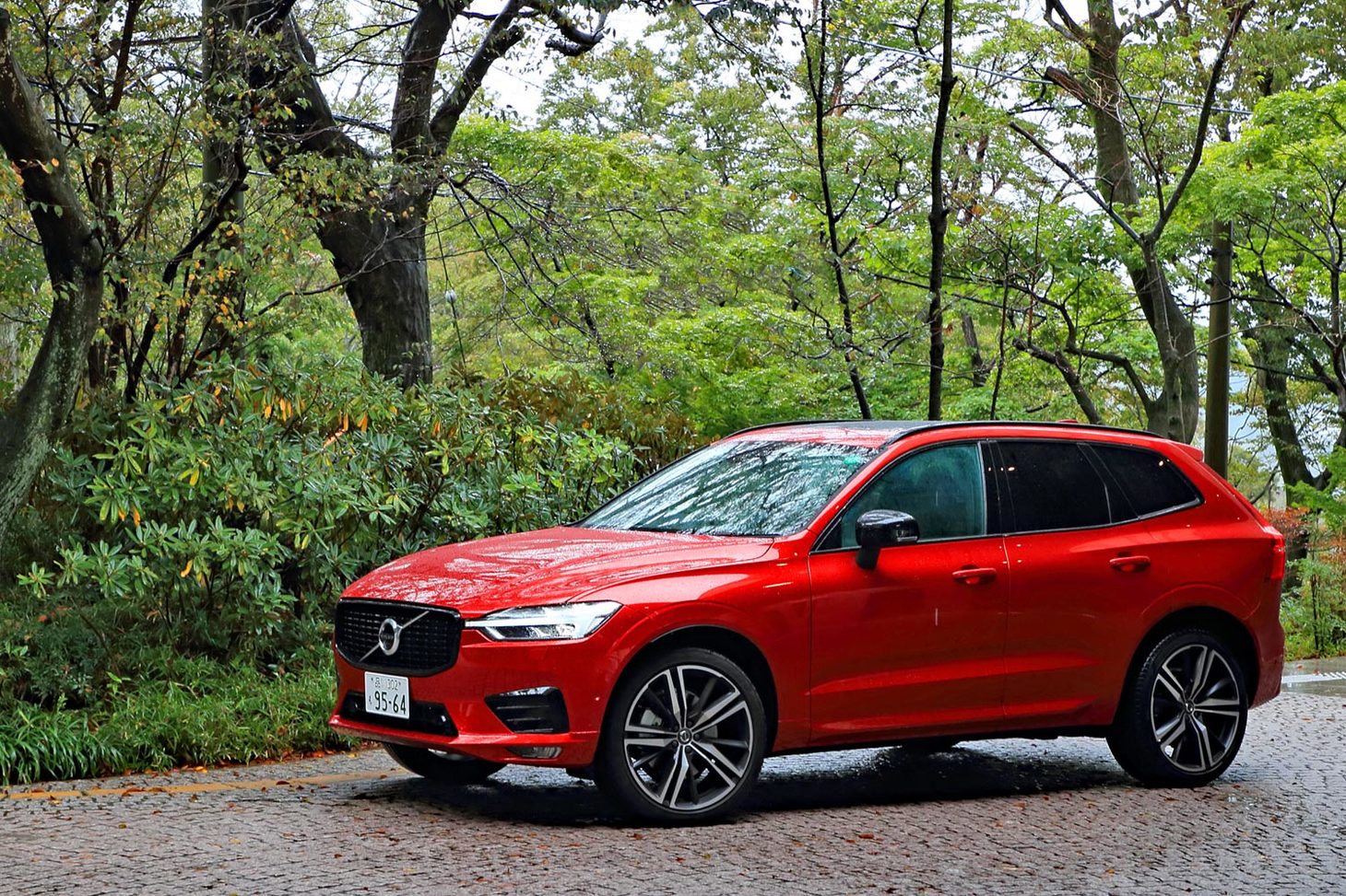 ボルボXC60 B6 AWD R-DESIGN（4WD/8AT）／V60 B5 R-DESIGN（FF/8AT）【試乗記】 48Vのスポーティネス - webCG
