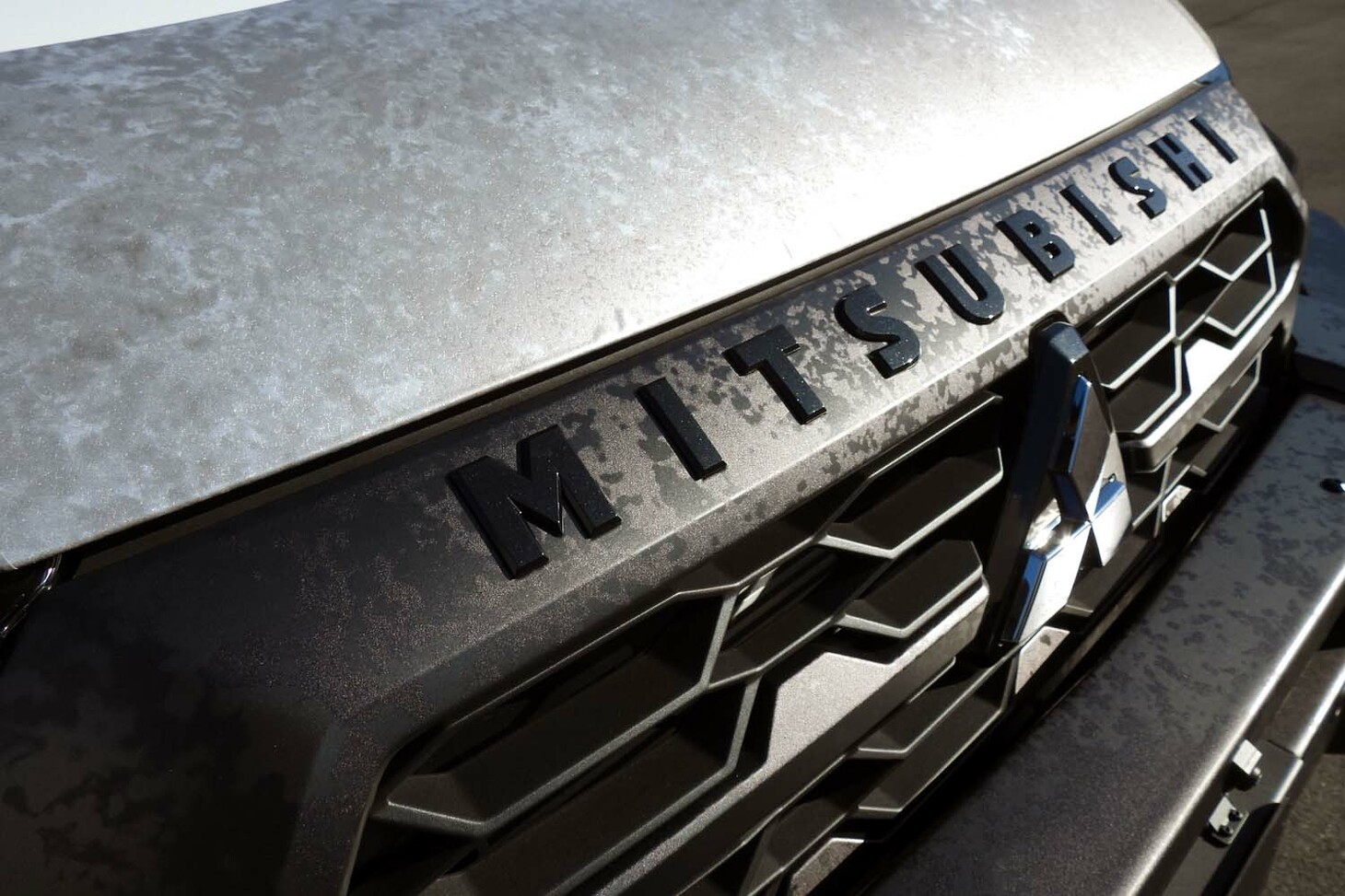 三菱トライトンSNOW SHREDDER CONCEPT（スノーシュレッダー コンセプト） 内装・外装など46枚 【画像・写真】 - webCG