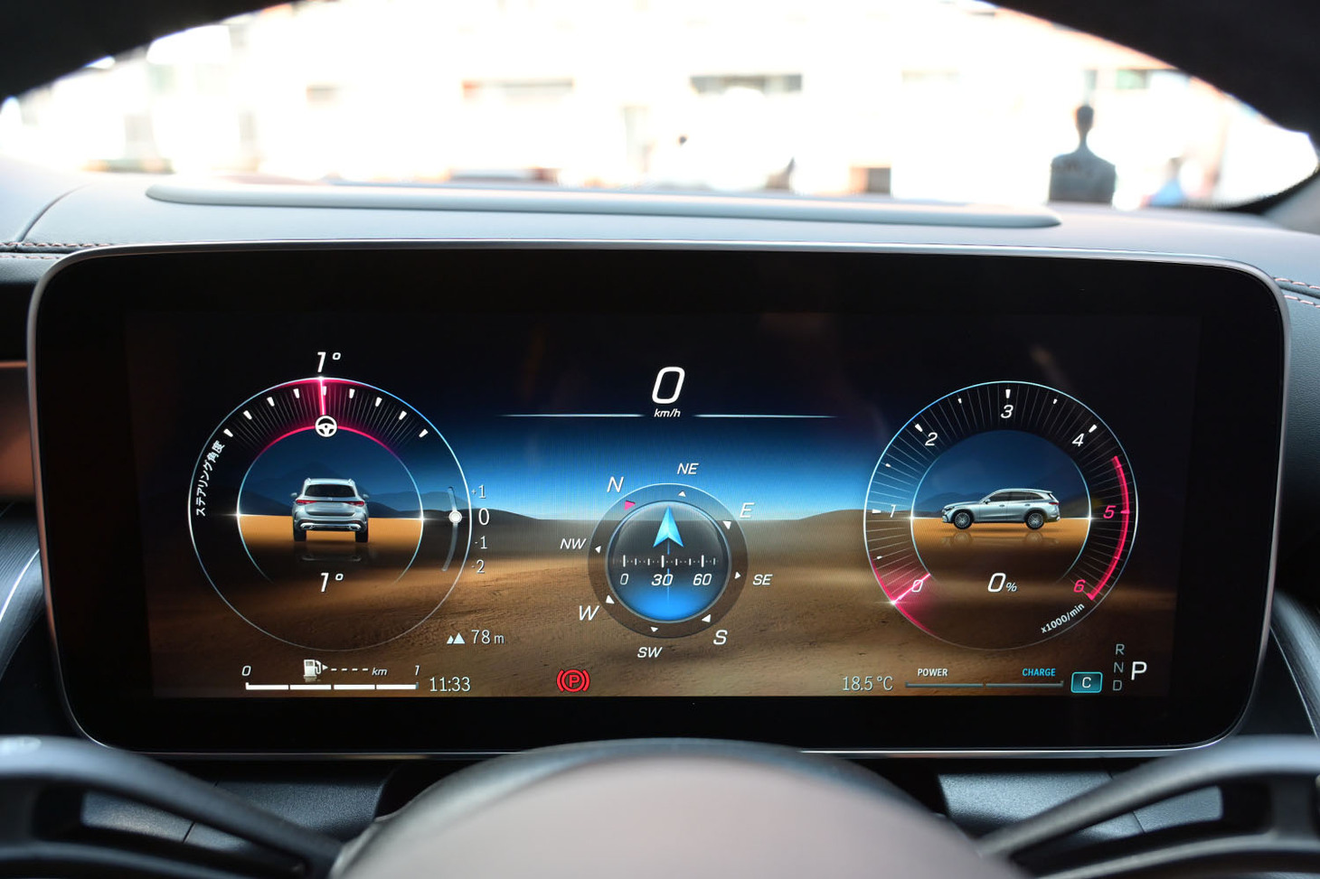 新型「メルセデス・ベンツGLC」発表会の会場から 内装・外装など21枚 【画像・写真】 - webCG