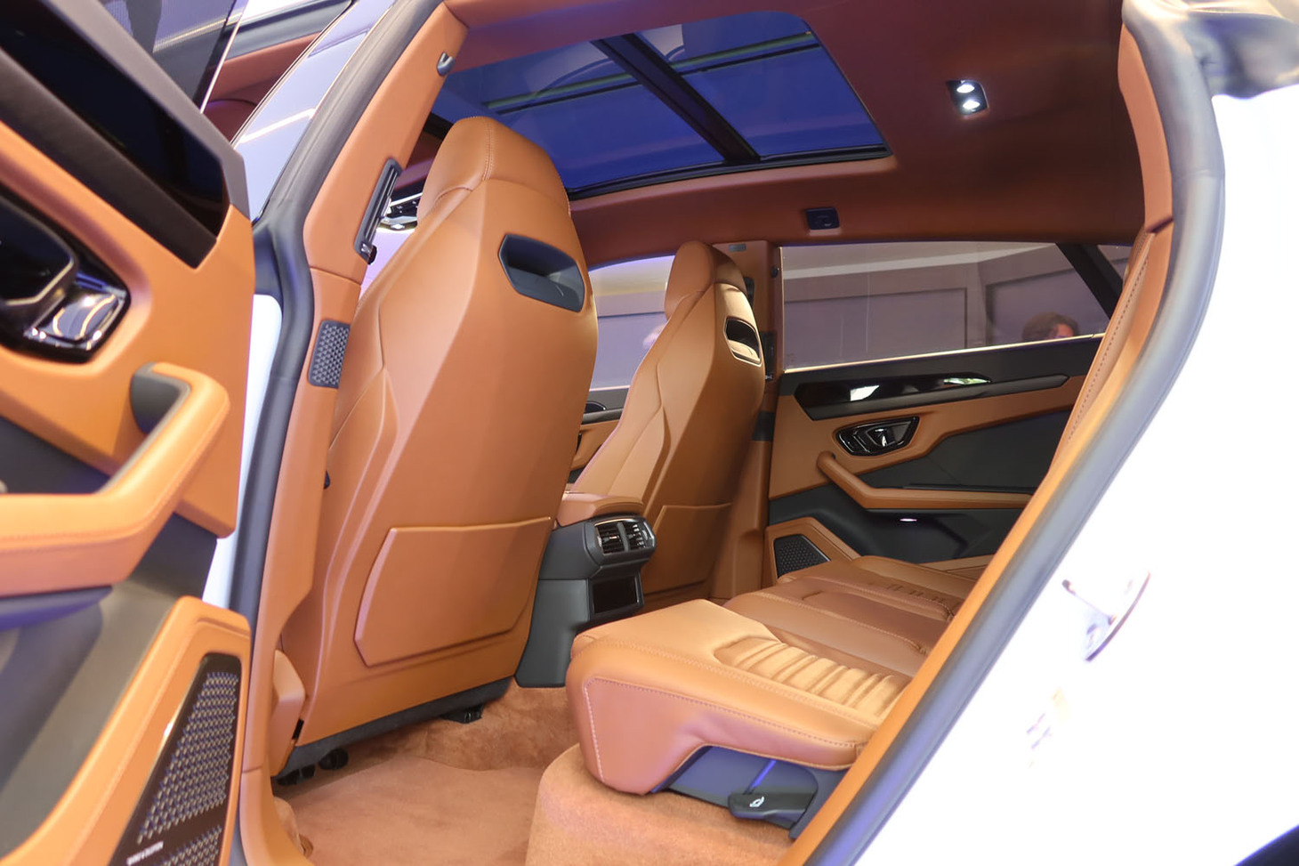 ランボルギーニ・ウルスSE 内装・外装など34枚 【画像・写真】 - webCG