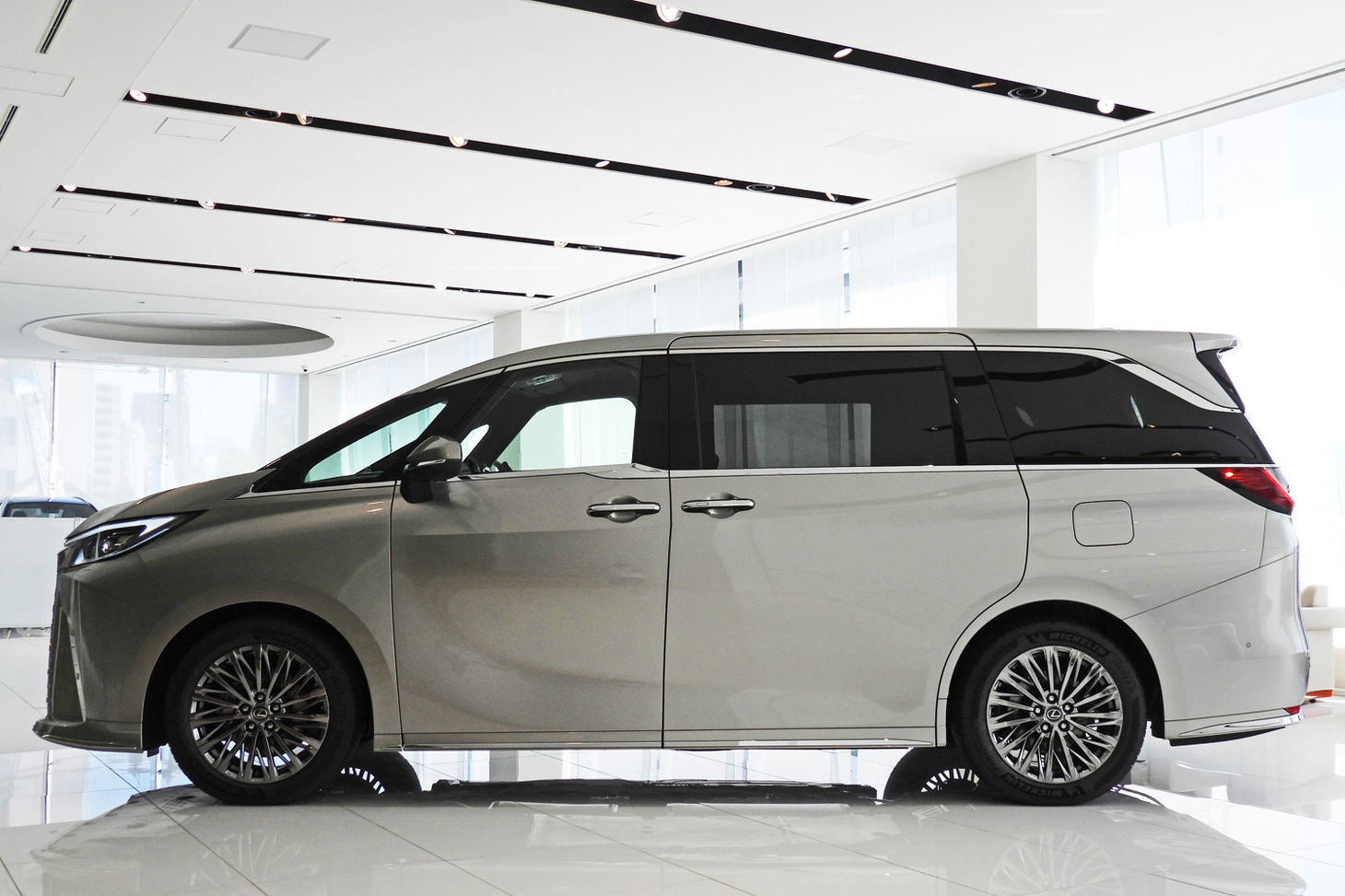 レクサスLM500h“バージョンL” 内装・外装など85枚 【画像・写真】 - webCG