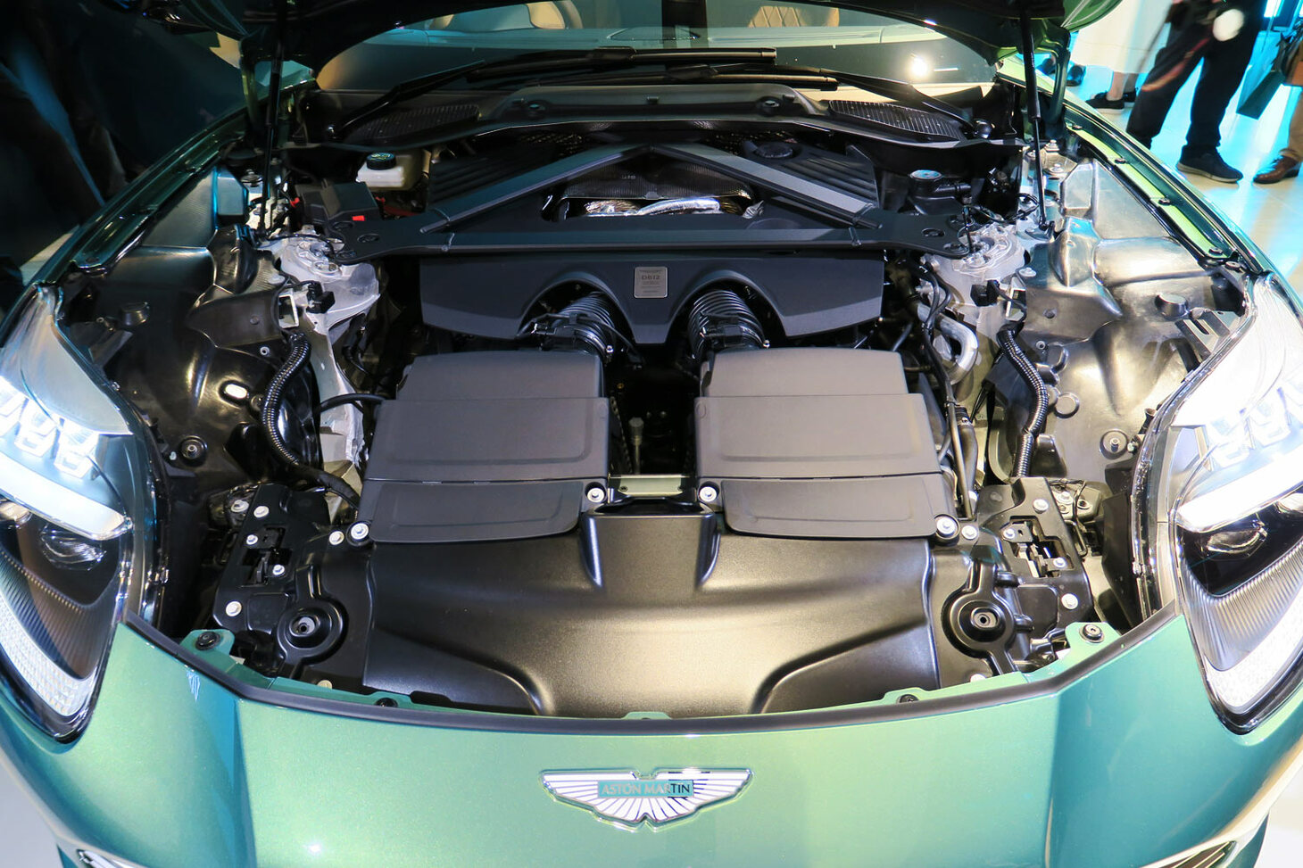 アストンマーティンDB12 内装・外装など65枚 【画像・写真】 - webCG