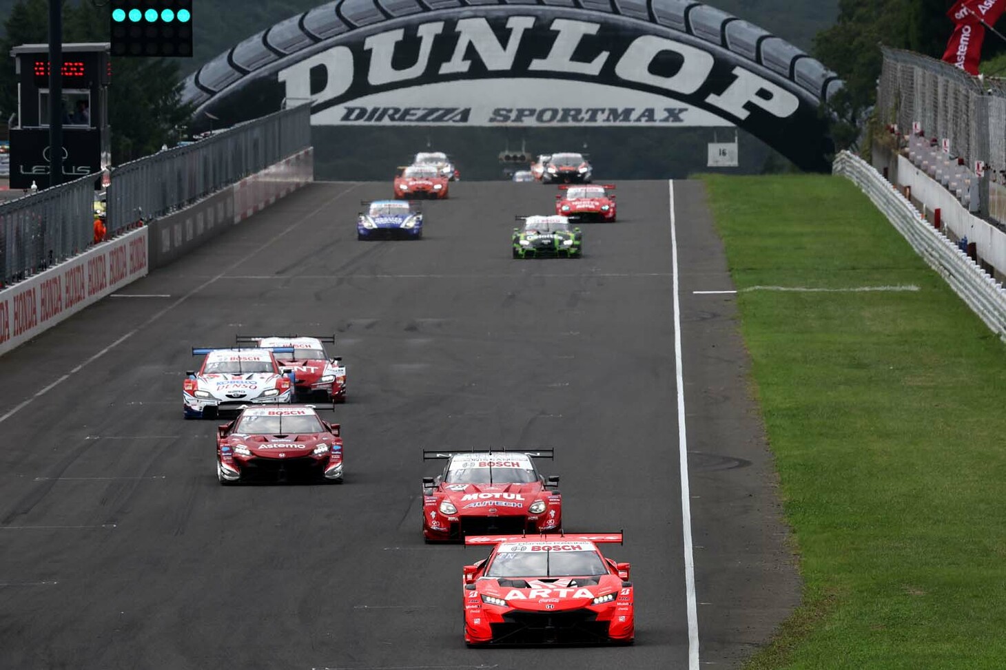 SUPER GT第6戦でNo.8 ARTA MUGEN NSX-GTが今季初勝利 【ニュース】 の画像3枚 - webCG