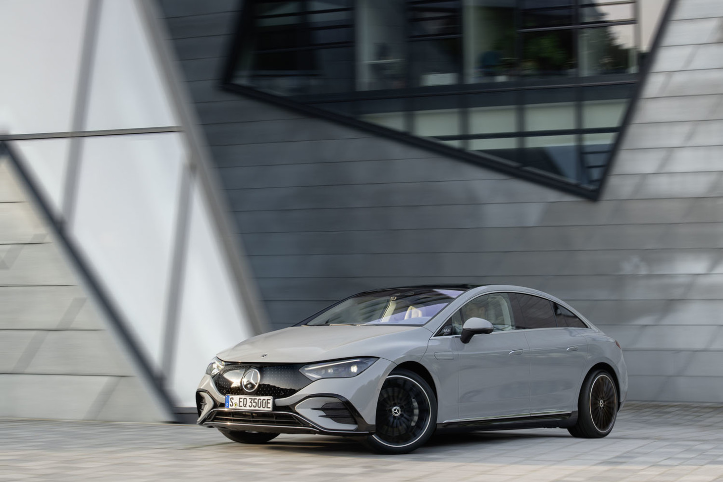 メルセデス・ベンツEQE 内装・外装など57枚 【画像・写真】 - webCG