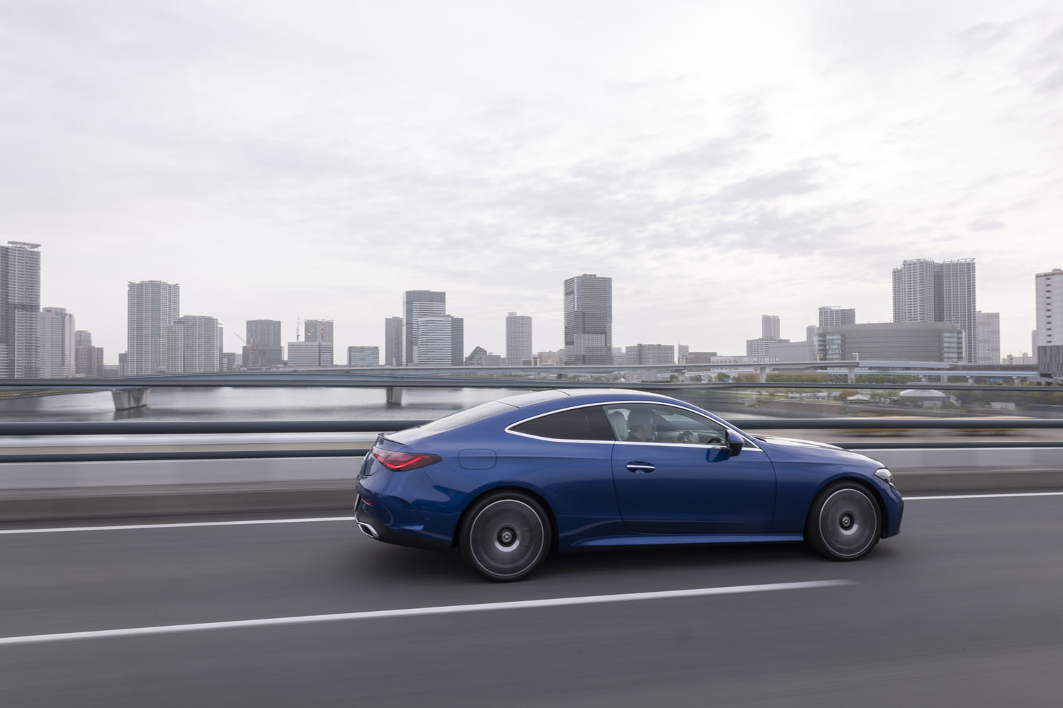 メルセデス・ベンツCLE クーペで至高のドライビングプレジャーを味わう 【メルセデス流“王道のクーペ”がかなえる世界＜AD＞】 - webCG