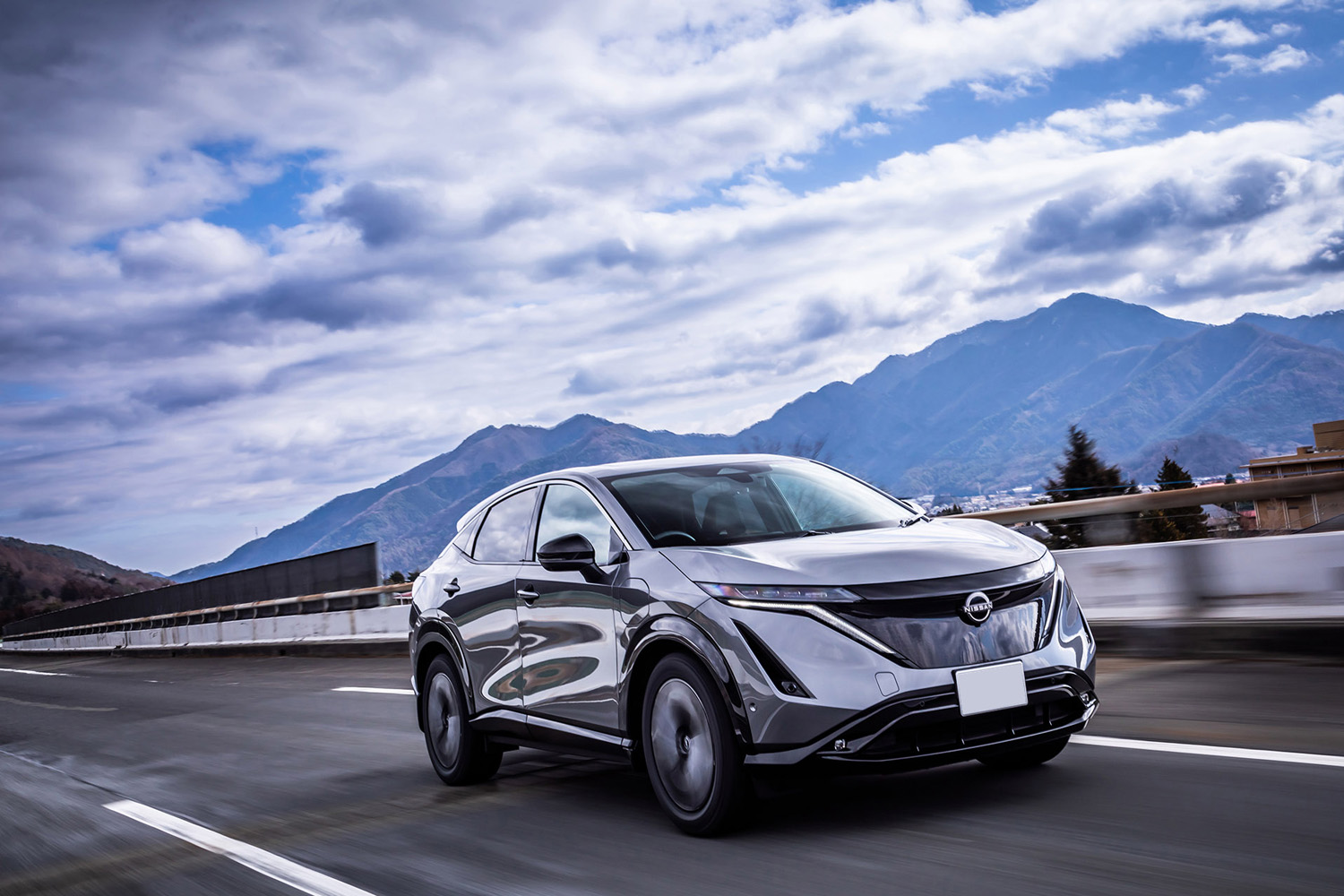 YOKOHAMA ADVAN dB V552でピュアEVの走りが際立つ 【2023 Spring webCGタイヤセレクション＜AD＞】 - webCG