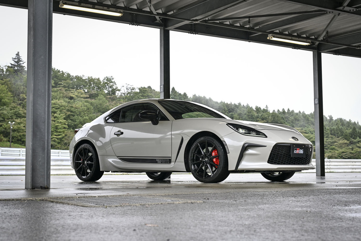 トヨタGR86 RZ“40th Anniversary limited” 内装・外装など59枚 【画像・写真】 - webCG