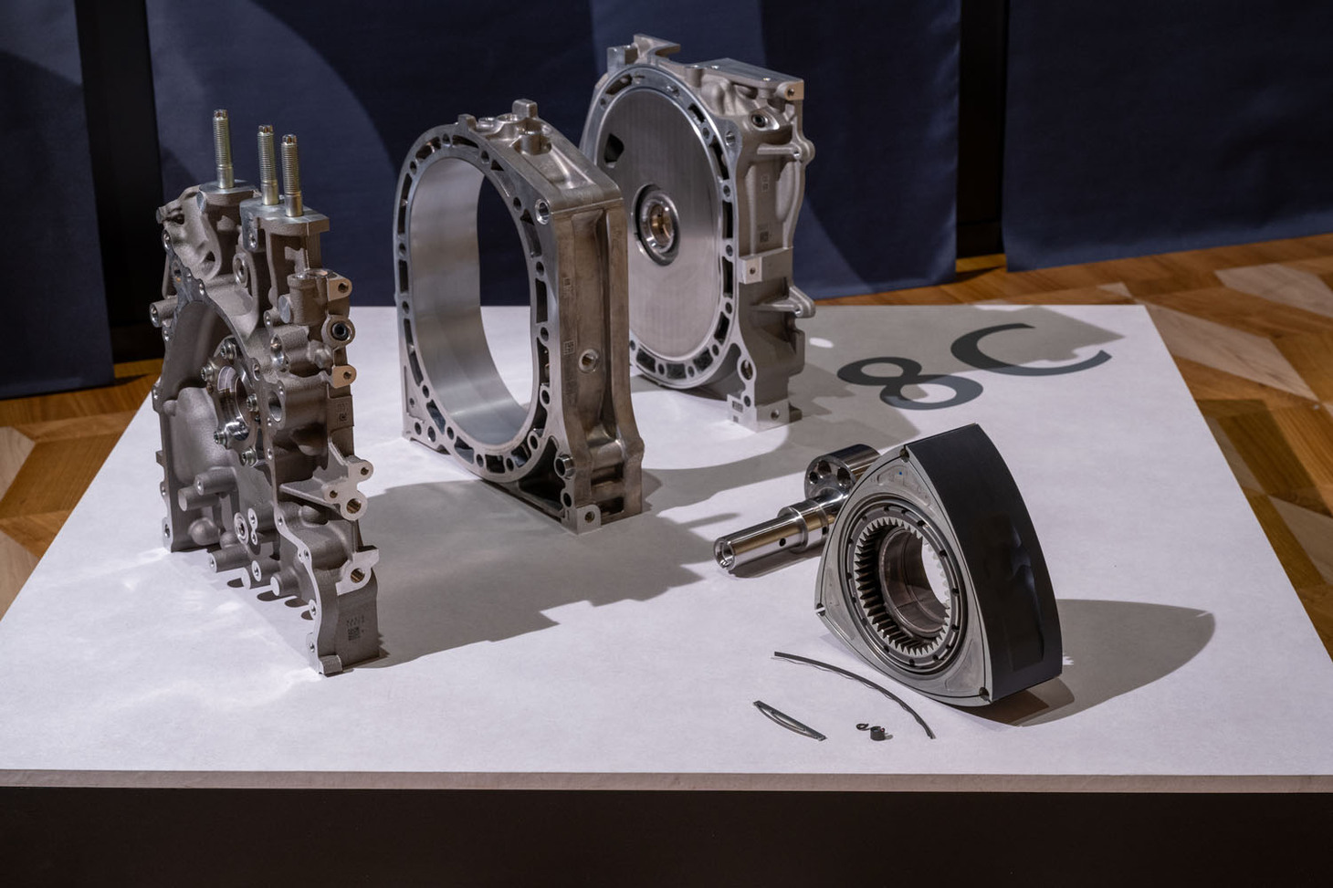 マツダMX-30ロータリーEV／MX-30ロータリーEVエディションR 内装・外装など35枚 【画像・写真】 - webCG