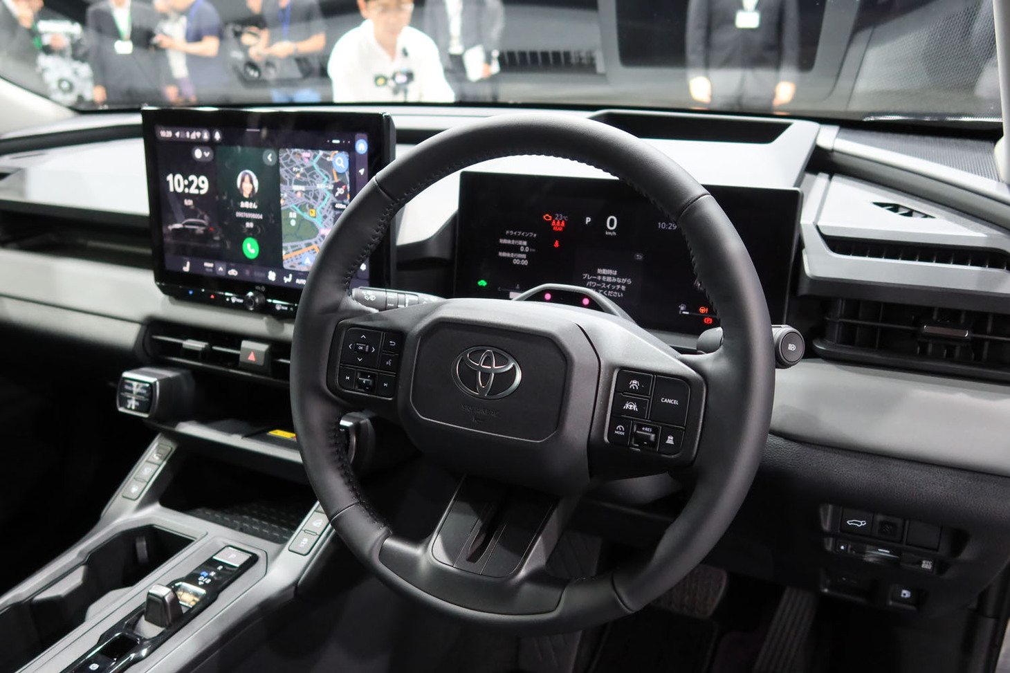 新型「トヨタRAV4」発表会の会場から 内装・外装など68枚 【画像・写真】 - webCG