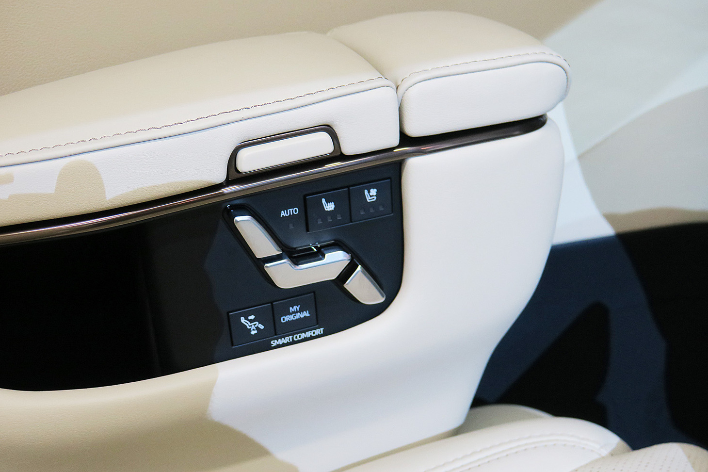 トヨタ・アルファード エグゼクティブラウンジ／ヴェルファイアZプレミア 内装・外装など77枚 【画像・写真】 - webCG