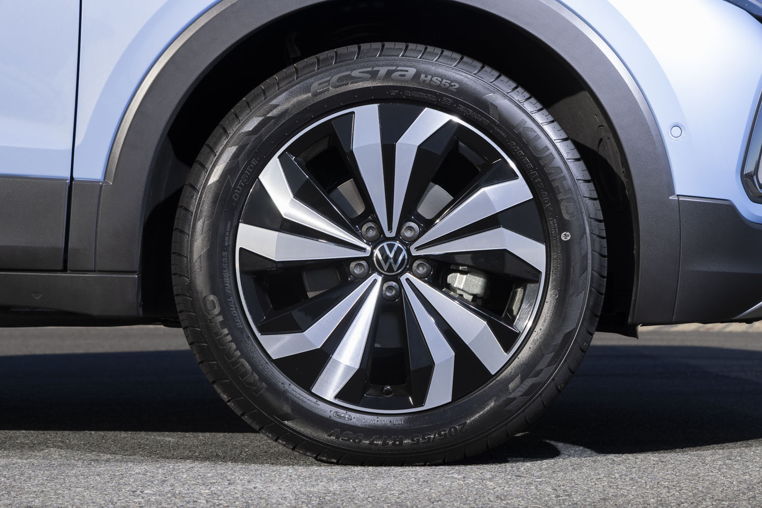 「KUMHO ECSTA HS52」の“ハイバランス”を味わう 【クルマも道も選ばぬ万能タイヤ 「KUMHO ECSTA HS52」を試す＜AD＞】 - webCG