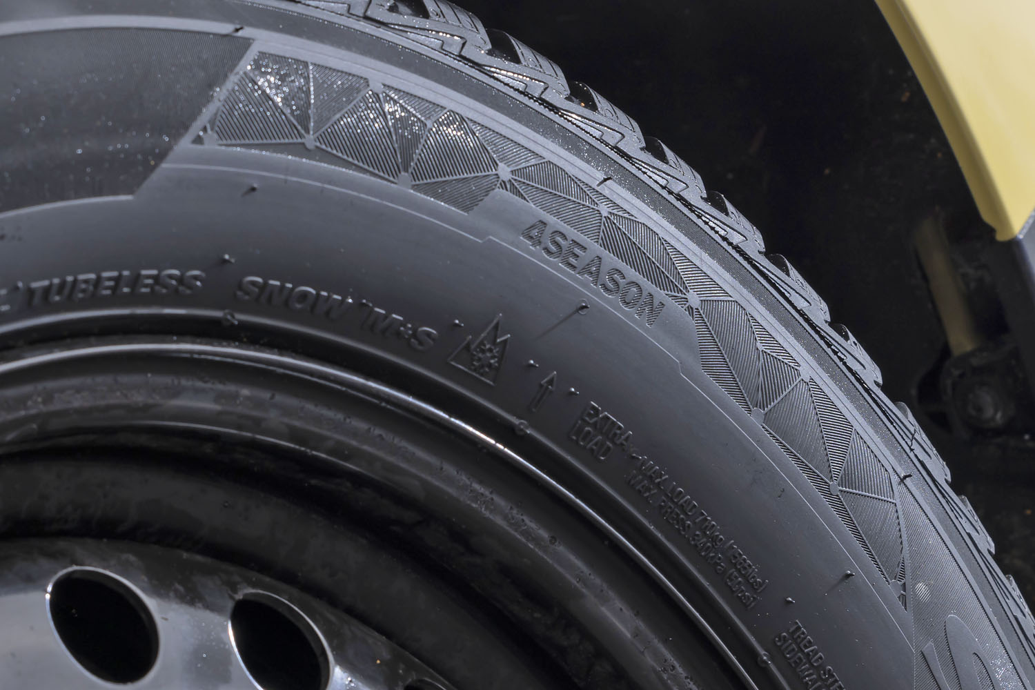 オールシーズンタイヤが人生を広げる 「クムホ・ソルウス4S HA32」という選択 【2024-2025 Winter webCGタイヤ ...