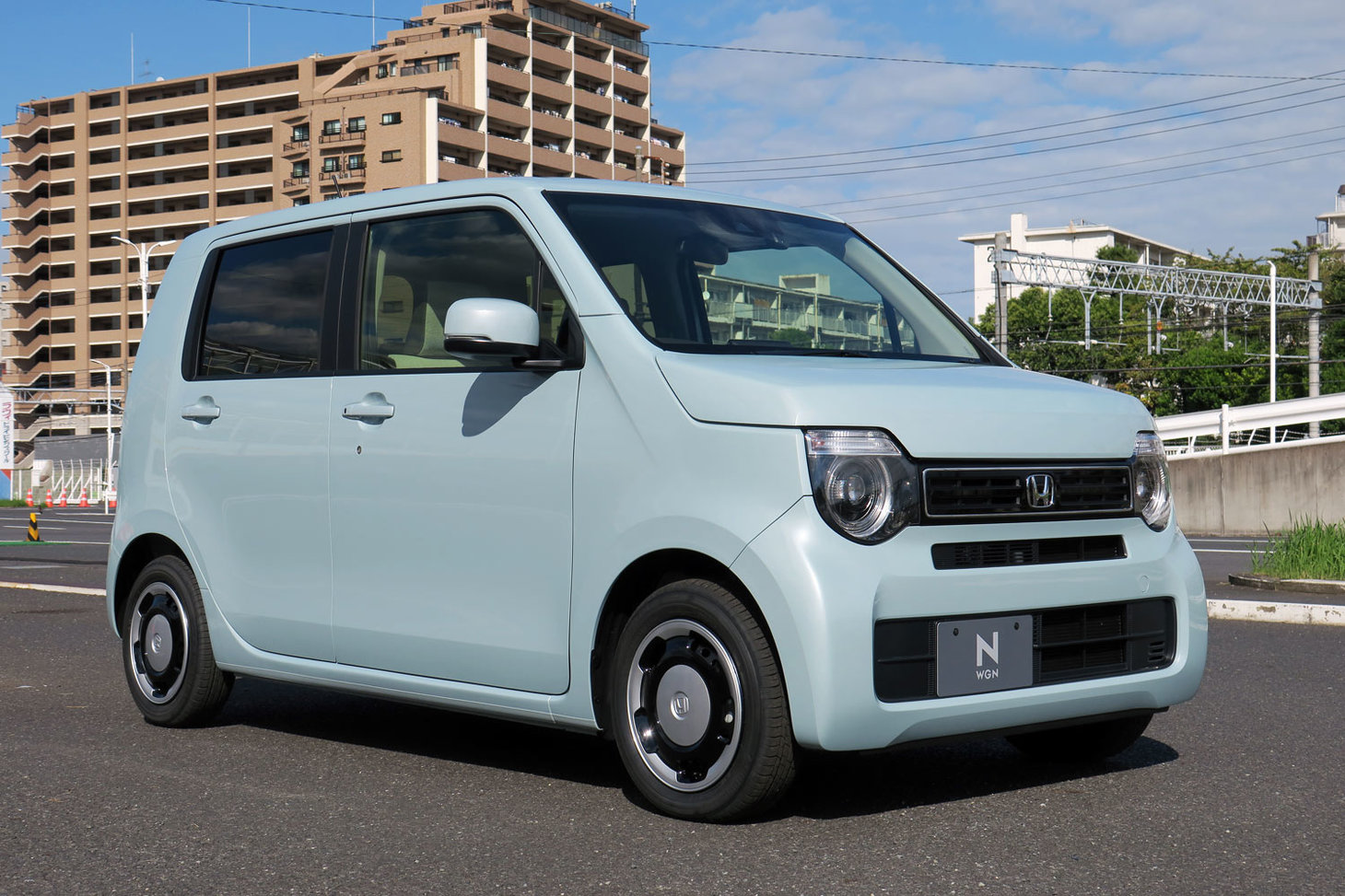 ホンダN-WGN Lスタイル＋ ビター／N-WGNカスタムL・ターボ／N-WGN L 内装・外装など48枚 【画像・写真】 - webCG