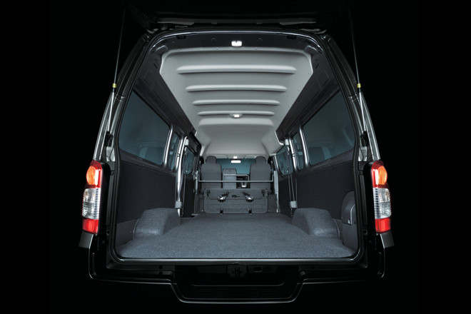 「日産NV350キャラバン」にワイドボディー登場 【ニュース】 の画像2枚 - webCG