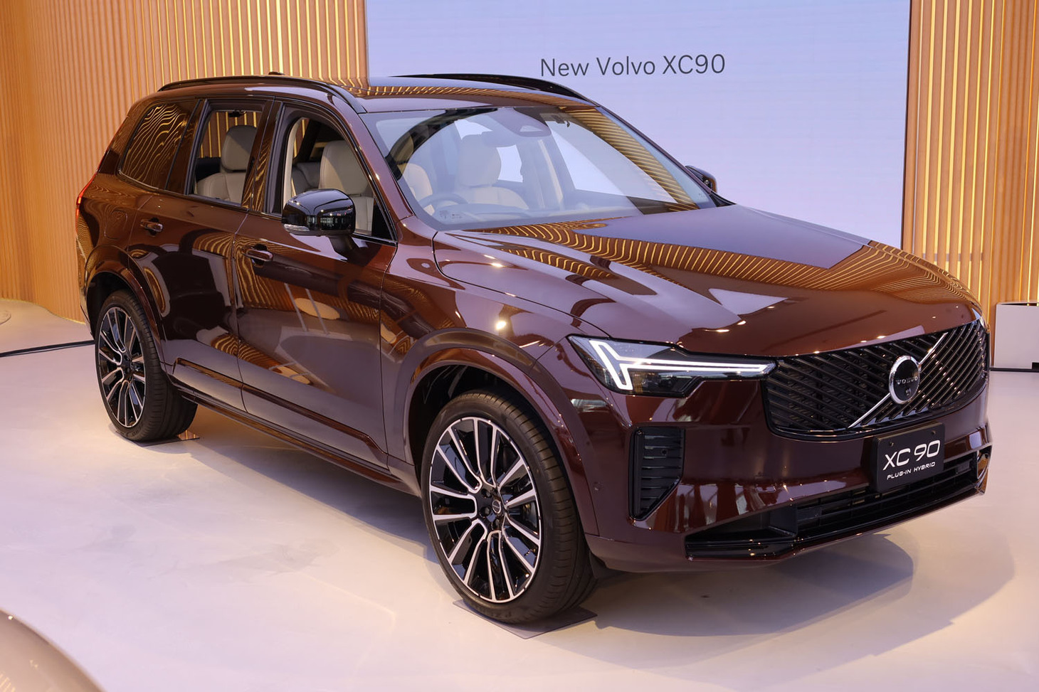 ボルボXC90 T8 AWDプラグインハイブリッド／XC90プラスB5 AWD 内装・外装など44枚 【画像・写真】 - webCG