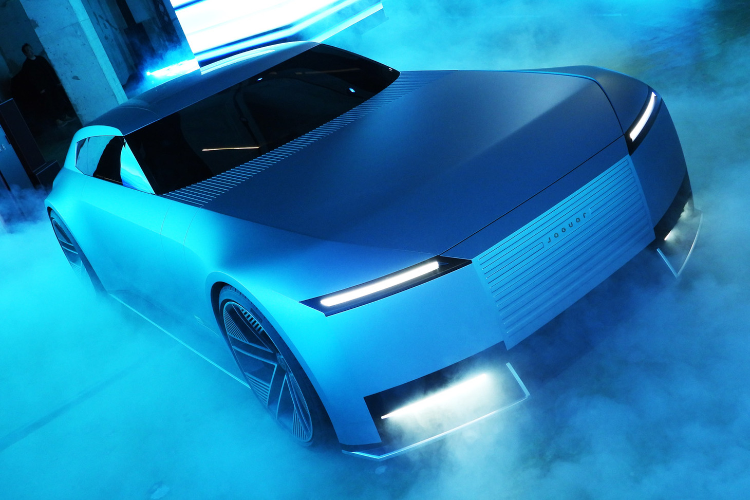 JLRが東京で「ジャガー・タイプ00」をアジア初公開 【ニュース】 の画像9枚 - webCG