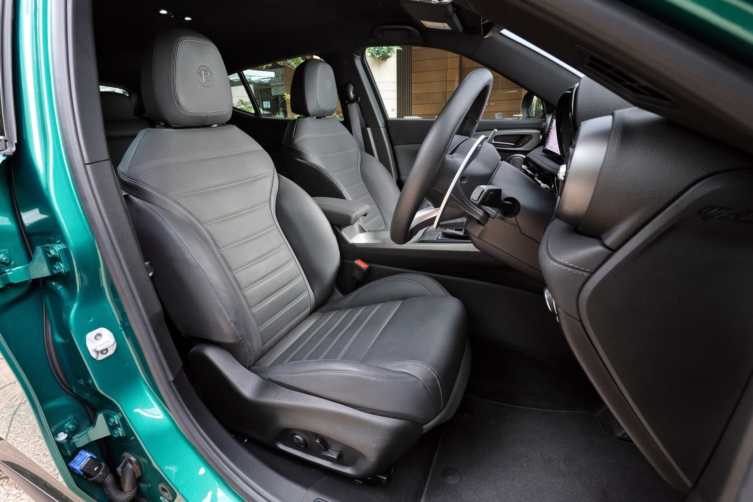 アルファ ロメオ・トナーレ プラグインハイブリッドの真価に触れる 【優雅にして鮮烈 ALFA ROMEO TONALE PLUG-IN HYBRID Q4が示す新世界＜AD＞】 - webCG