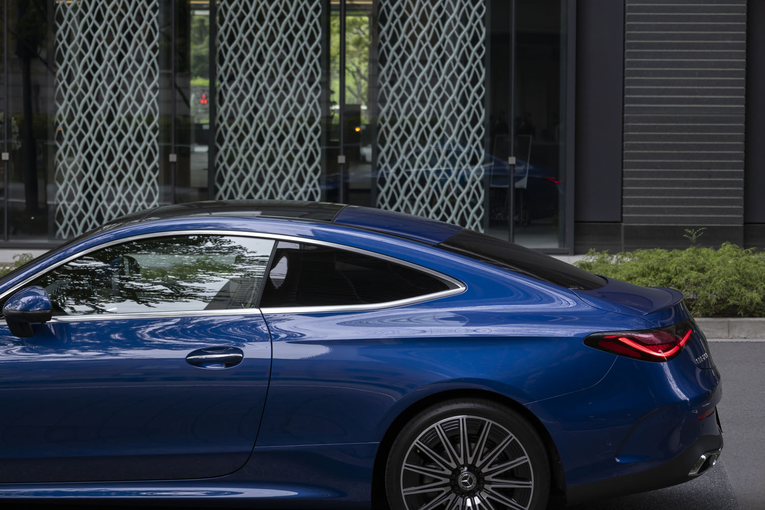 メルセデス・ベンツCLE クーペで至福のぜいたくを堪能する 【メルセデス流“王道のクーペ”がかなえる世界＜AD＞】 - webCG