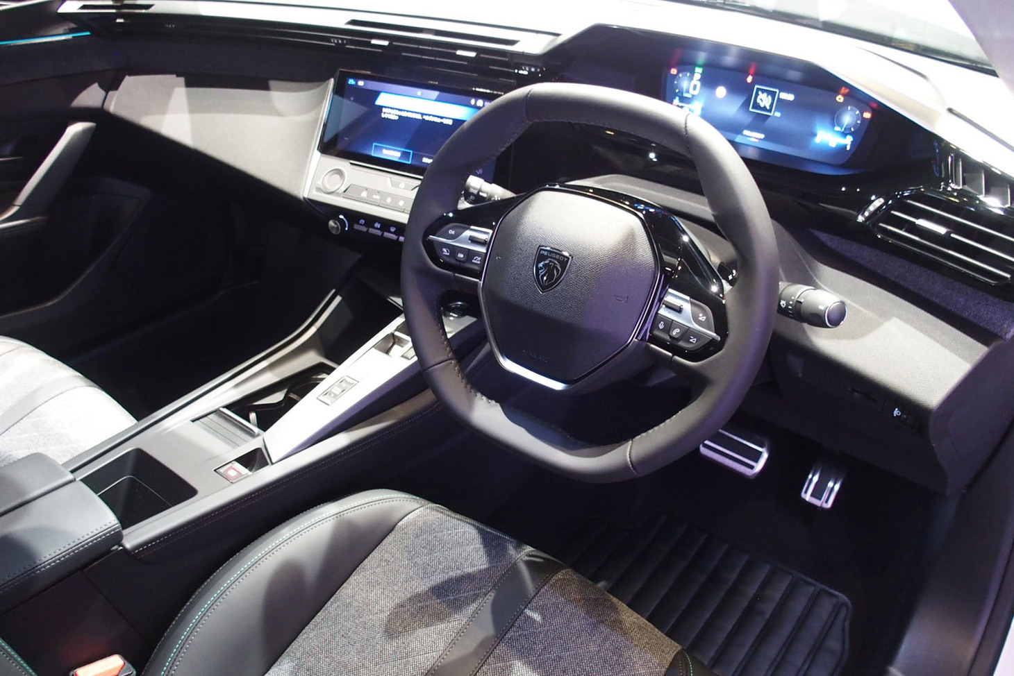 プジョー408 内装・外装など66枚 【画像・写真】 - webCG