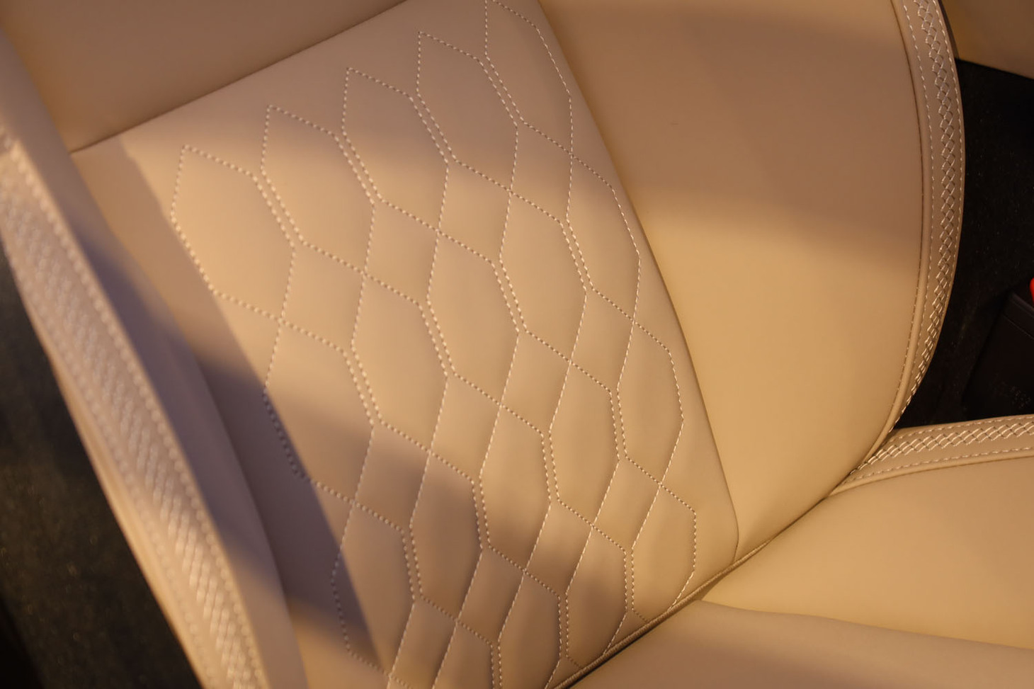 ボルボXC90 T8 AWDプラグインハイブリッド／XC90プラスB5 AWD 内装・外装など44枚 【画像・写真】 - webCG