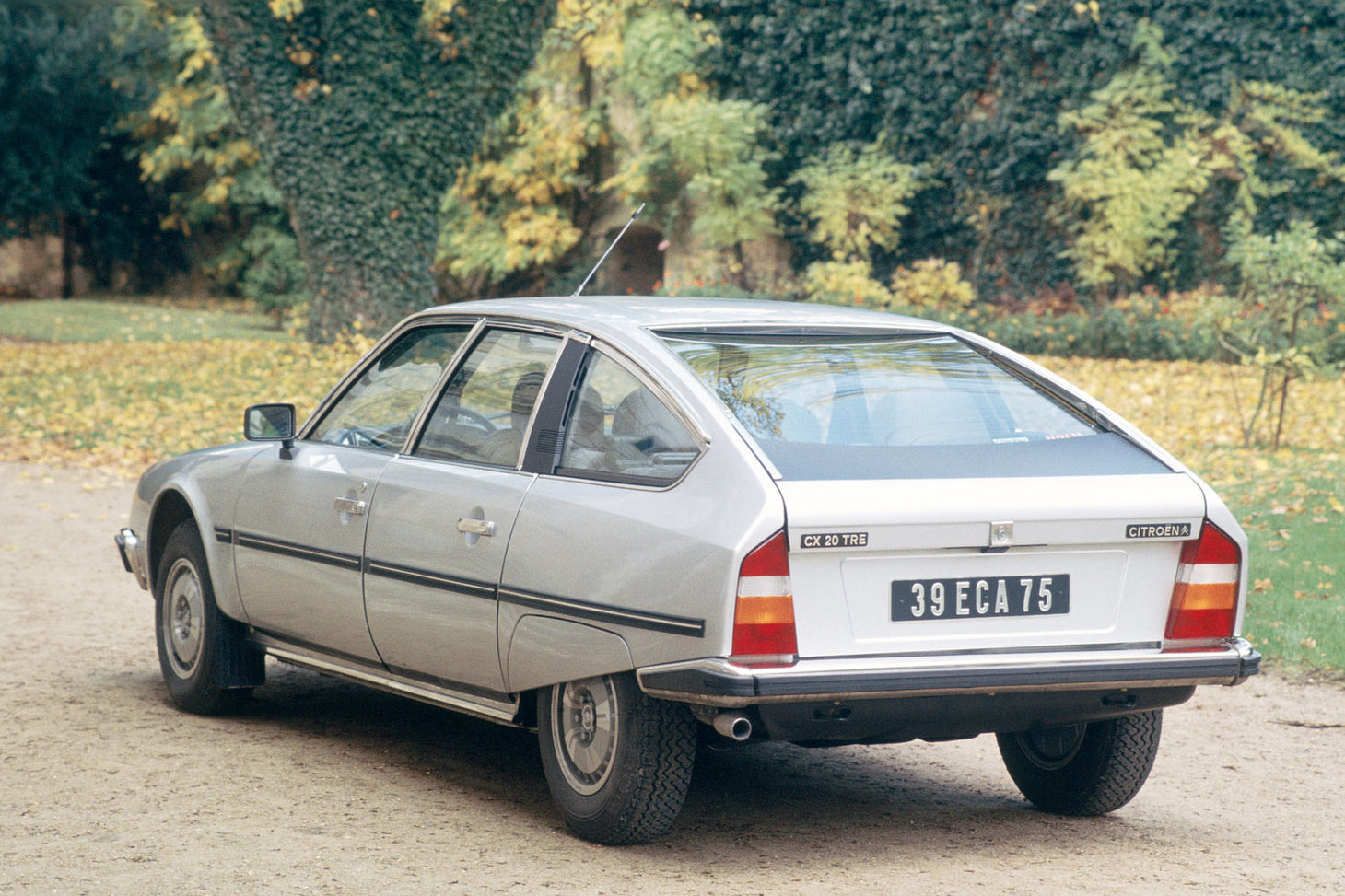 「C5 X」で久々に復活！ シトロエンの上級モデルに宿る前衛の魂 の画像16枚 - webCG