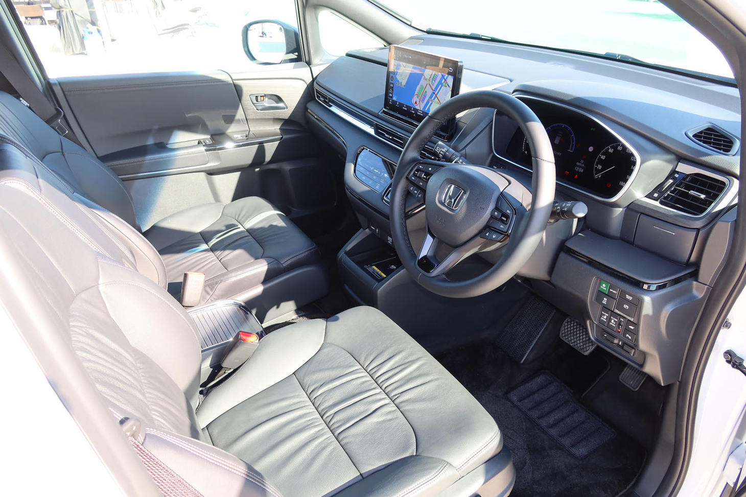 ホンダ・オデッセイe：HEVアブソルート・EXブラックエディション／オデッセイe：HEVアブソルート・EX 内装・外装など94枚 【画像・写真】 - webCG