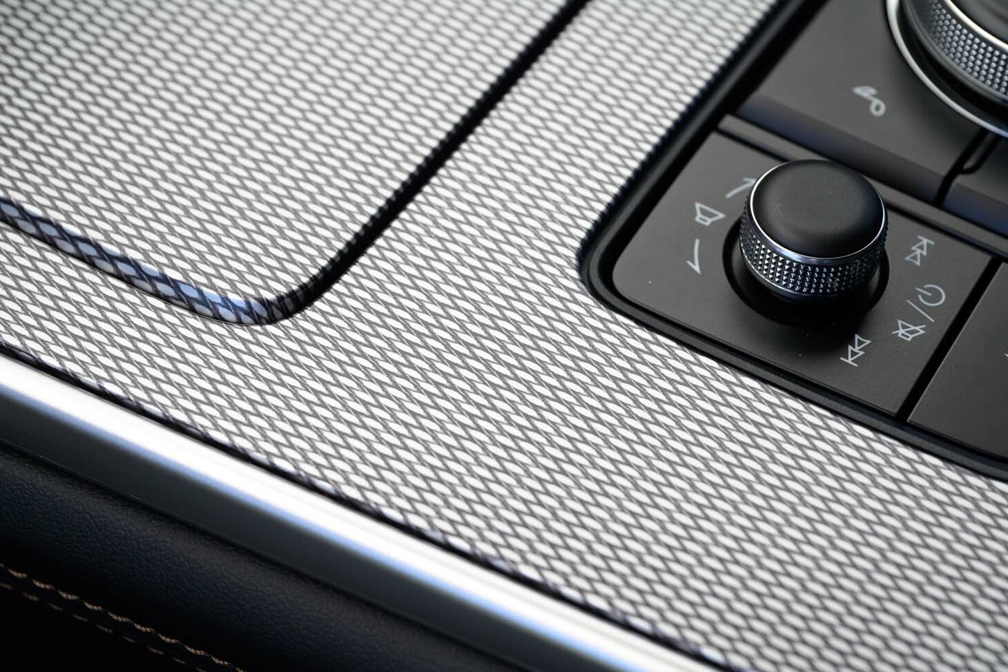 マツダCX-80 XDハイブリッド エクスクルーシブスポーツ／CX-80 XDハイブリッド プレミアムスポーツ 内装・外装など47枚 【画像・写真】 - webCG