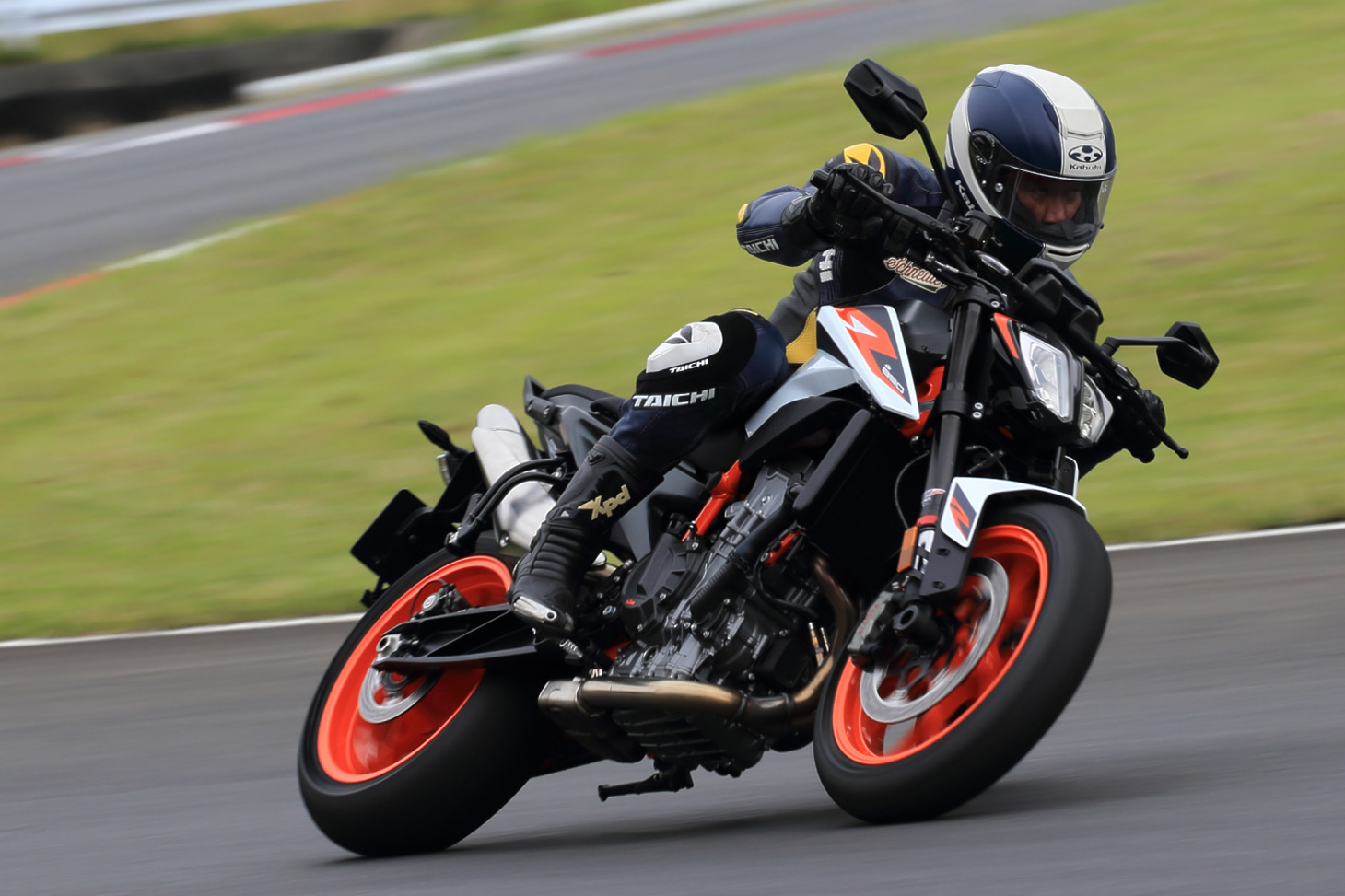 KTM 890デュークR（MR/6MT）【試乗記】 新時代のマルチロールファイター - webCG