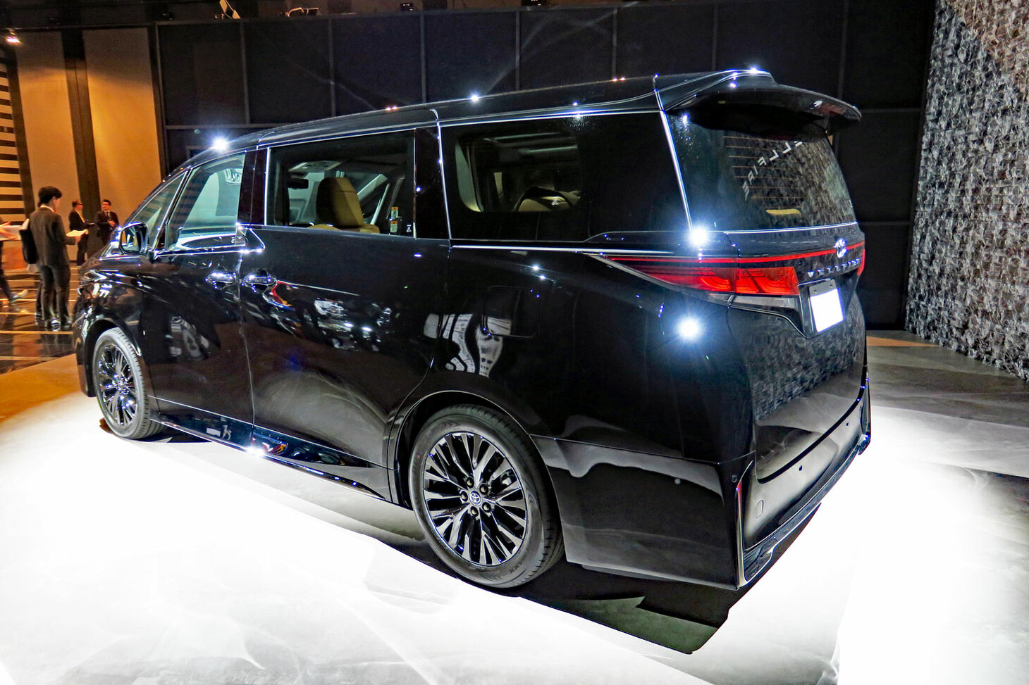 トヨタ・アルファード エグゼクティブラウンジ／ヴェルファイアZプレミア 内装・外装など77枚 【画像・写真】 - webCG