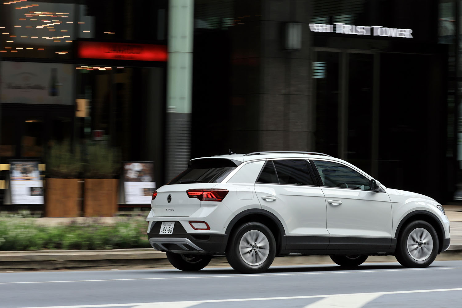 触れて実感 走って納得！ BRIDGESTONE BLIZZAK VRX3の真価と実力 【2022-2023 Winter webCGタイヤセレクション＜AD＞】 - webCG