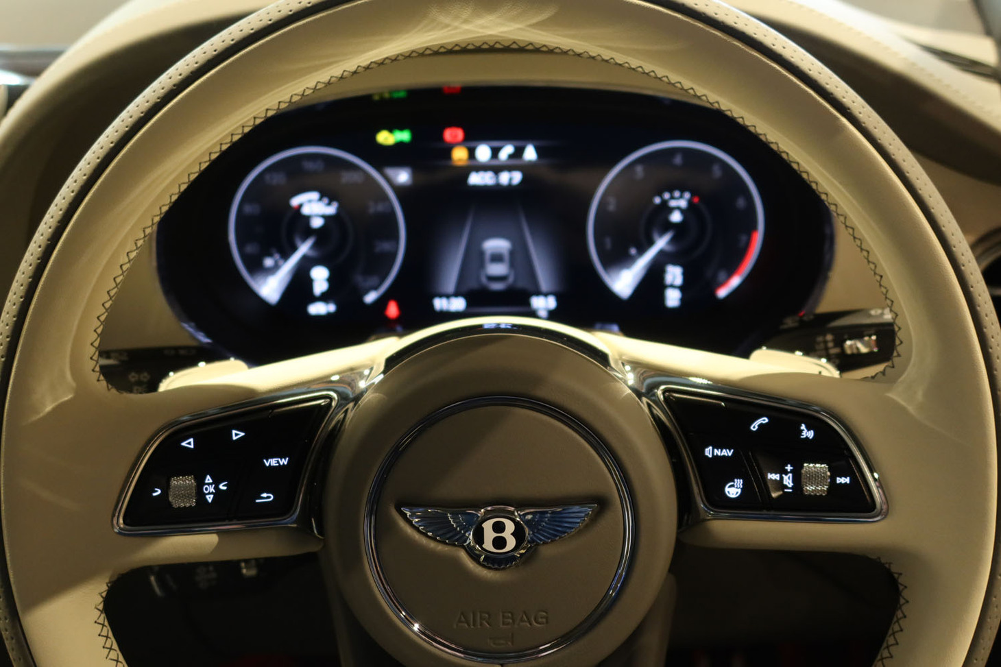 ベントレー・ベンテイガEWBアズール ファーストエディション 内装・外装など65枚 【画像・写真】 - webCG