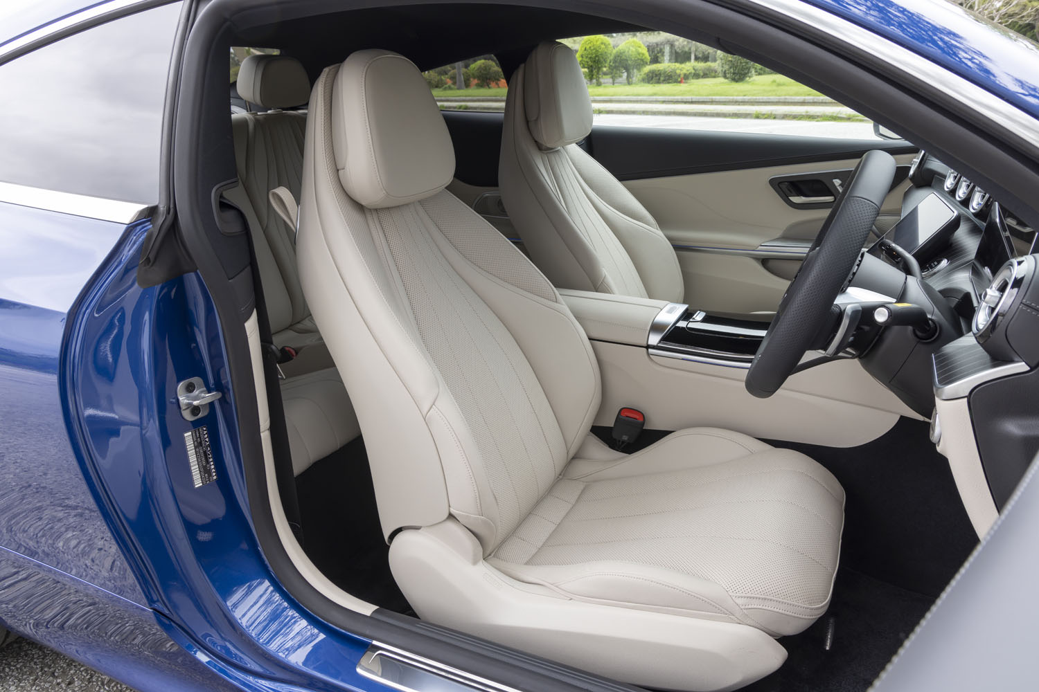 メルセデス・ベンツCLE クーペで至高のドライビングプレジャーを味わう 【メルセデス流“王道のクーペ”がかなえる世界＜AD＞】 - webCG