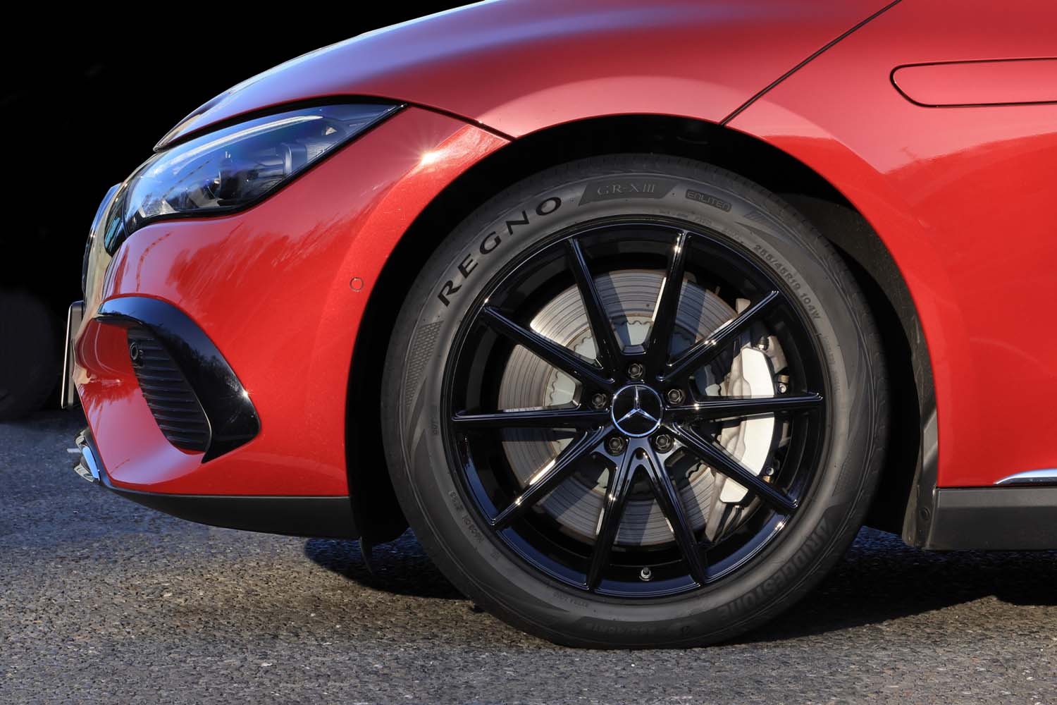 新次元のプレミアムタイヤ「BRIDGESTONE REGNO GR-XIII」を知る・試す 【2024 Spring webCGタイヤセレクション＜AD＞】 - webCG