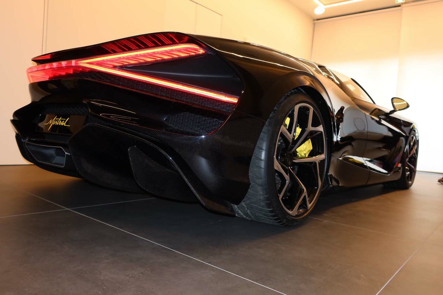 ブガッティW16ミストラル 内装・外装など50枚 【画像・写真】 - webCG