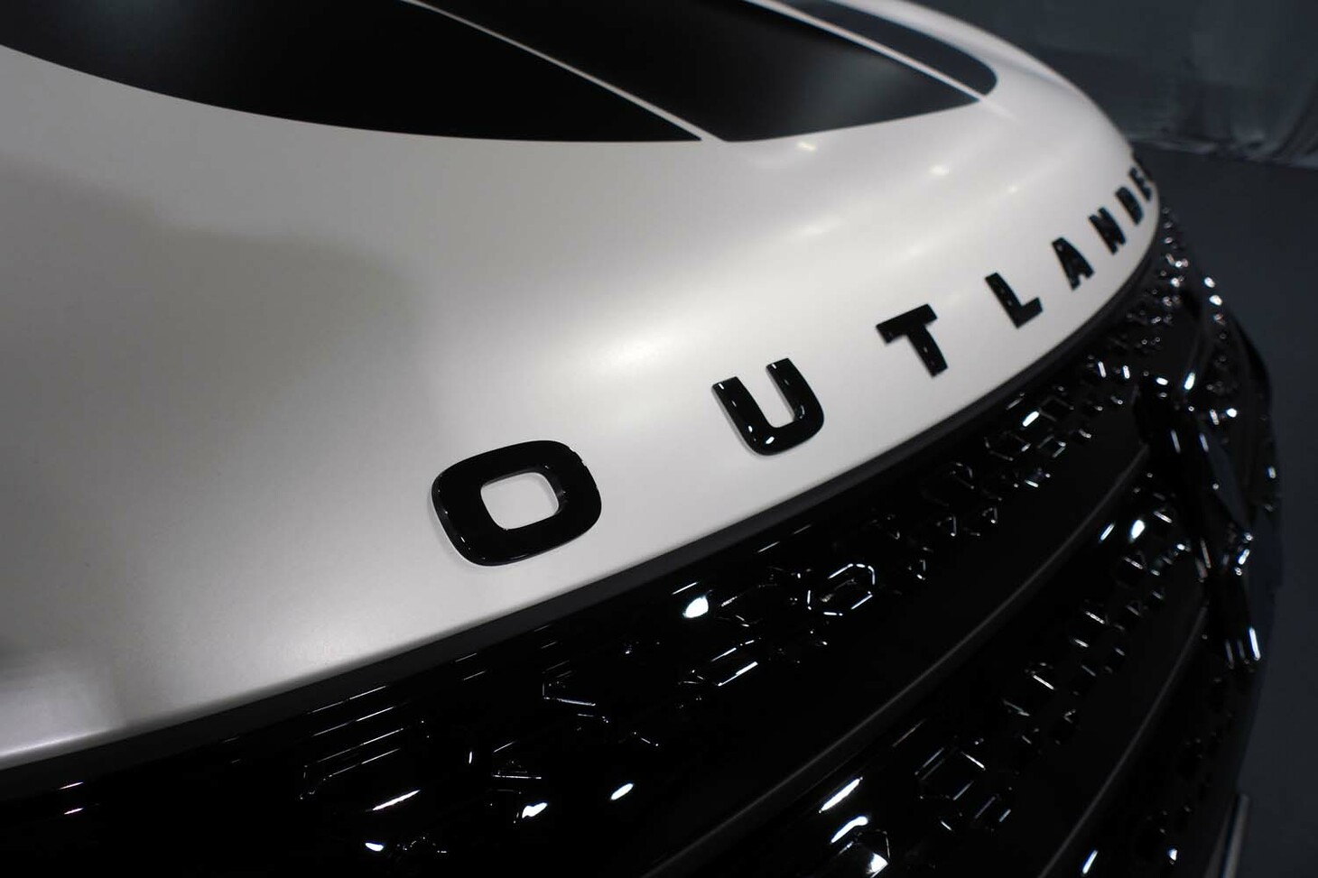 三菱アウトランダーPHEV ACTIVE FIELD（アクティブフィールド） 内装・外装など34枚 【画像・写真】 - webCG