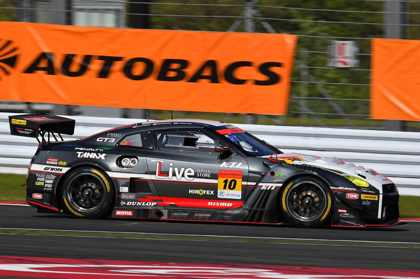 波乱のSUPER GT第2戦でNo.8 ARTA NSX-GTがシーズン初勝利 【ニュース】 の画像3枚 - webCG