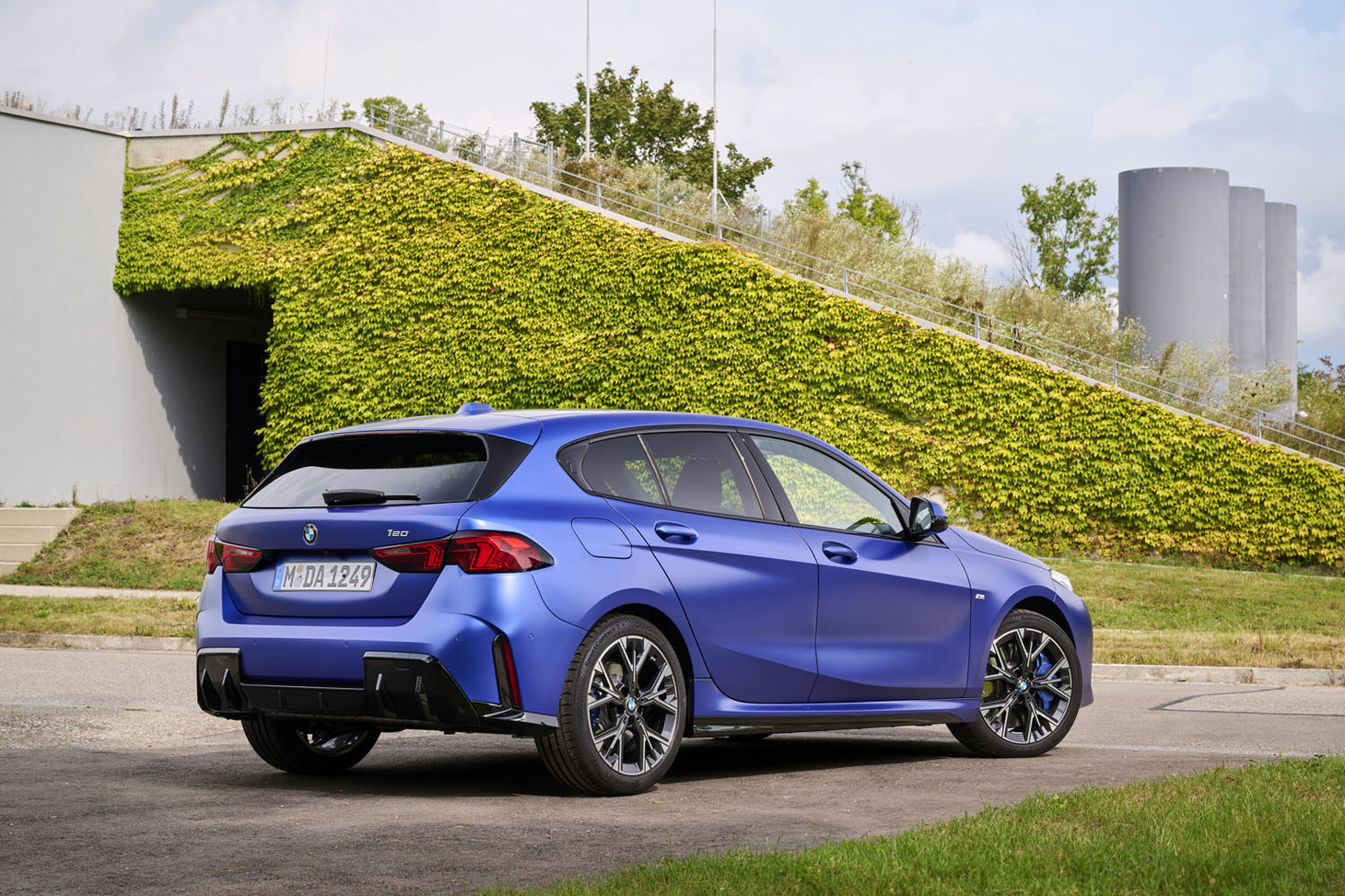 BMW 120（FF/7AT）／M135 xDrive（4WD/7AT）【海外試乗記】 の画像21枚 - webCG