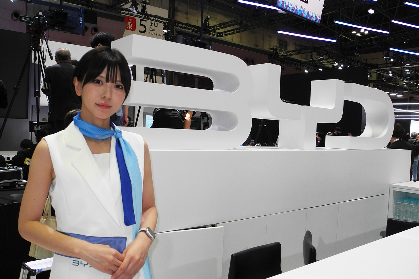 【ジャパンモビリティショー2025】コンパニオン（その1） ビジュアル16枚 【画像・写真】 - webCG