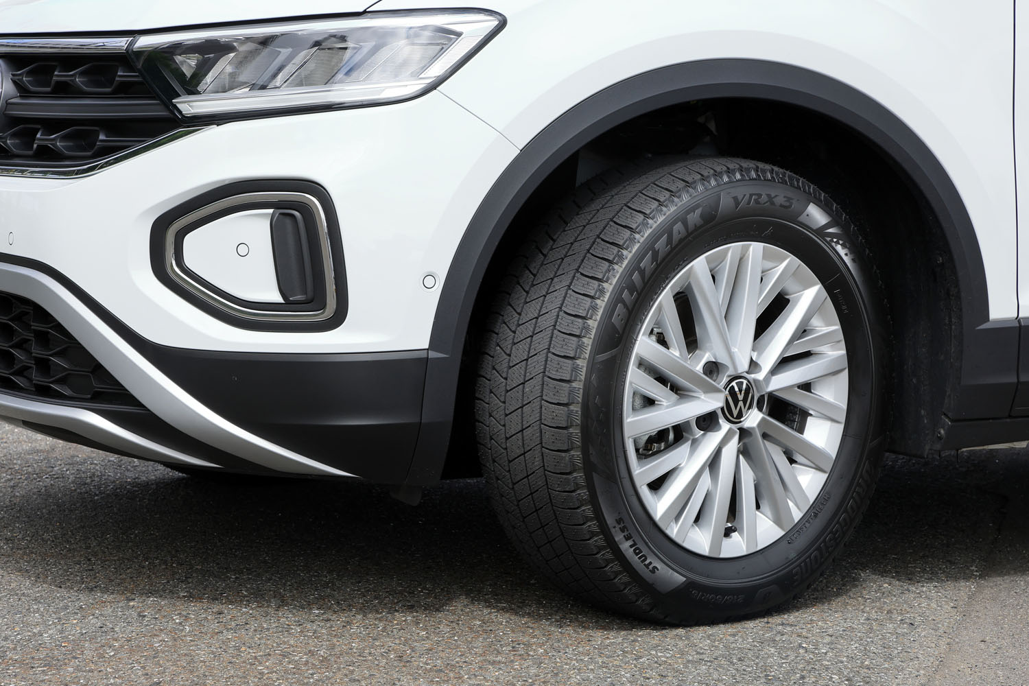 触れて実感 走って納得！ BRIDGESTONE BLIZZAK VRX3の真価と実力 【2022-2023 Winter webCGタイヤセレクション＜AD＞】 - webCG